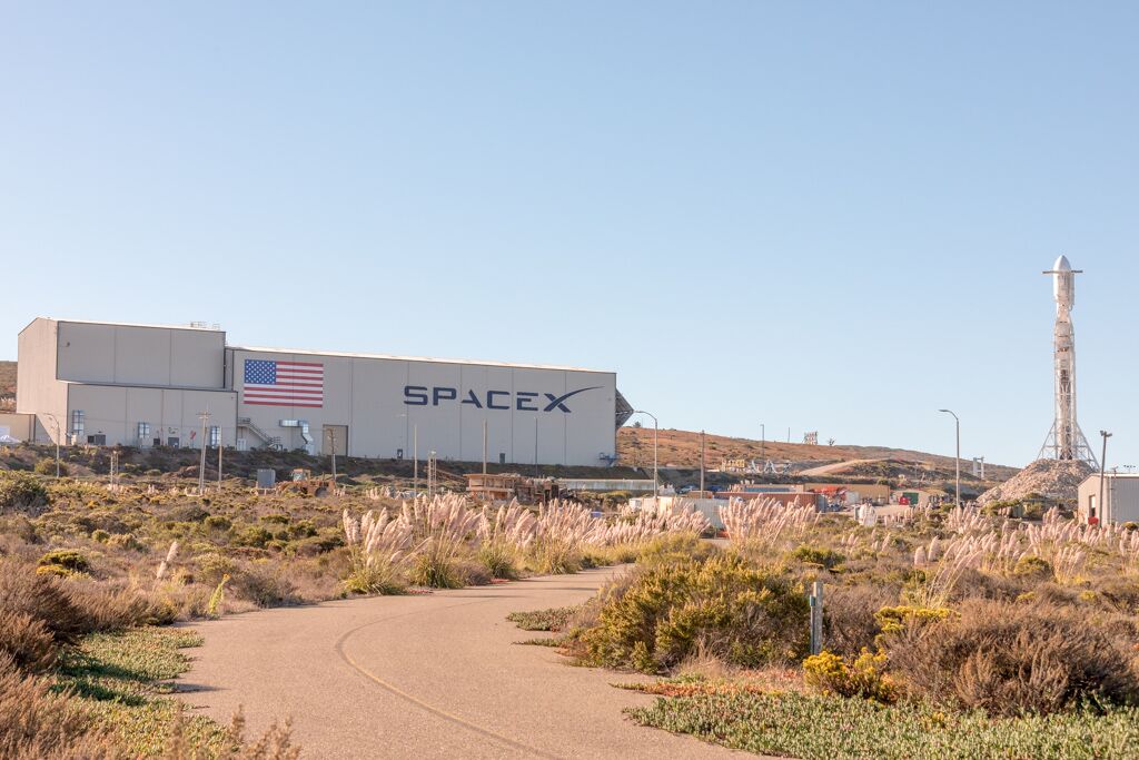 SpaceX has landed on the West Coast for the first time [Updated] - Ars ...