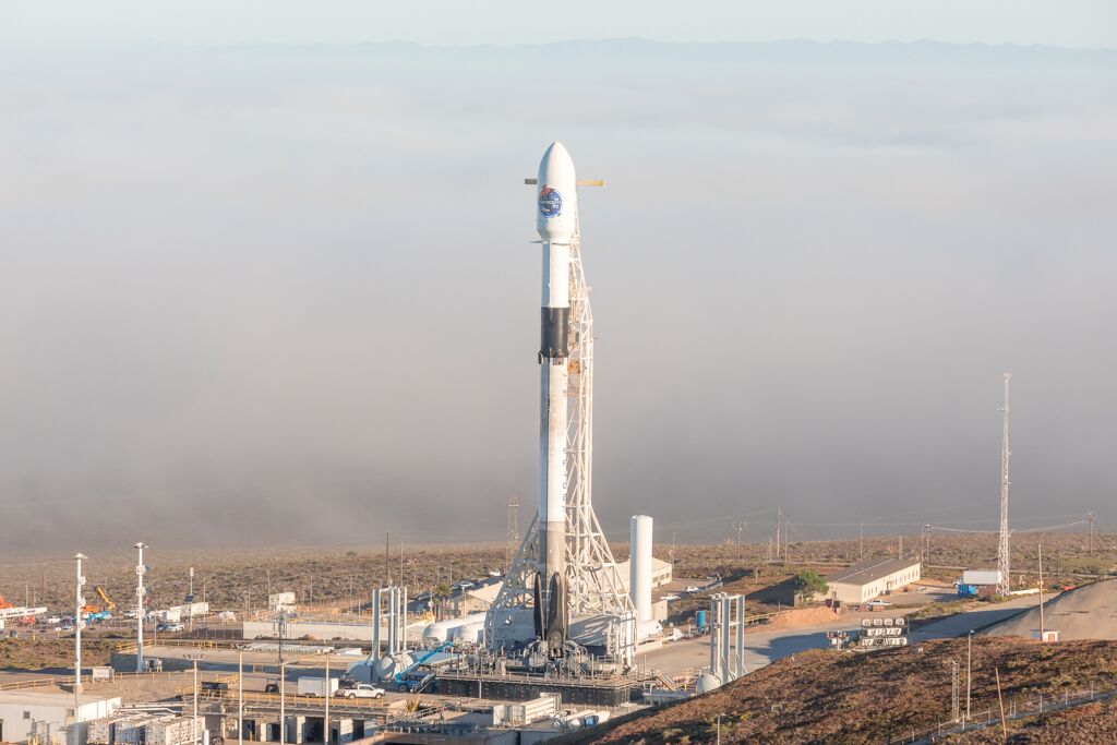 SpaceX has landed on the West Coast for the first time [Updated] - Ars ...