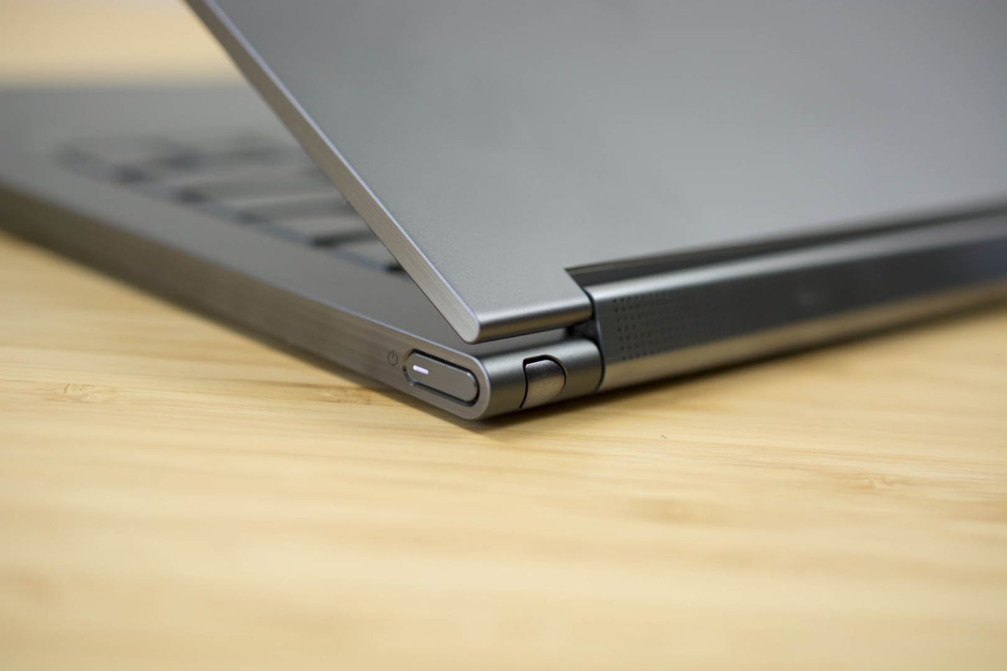 Lenovo Yoga C930 2-in-1 review: Hidden features in all the right places ...