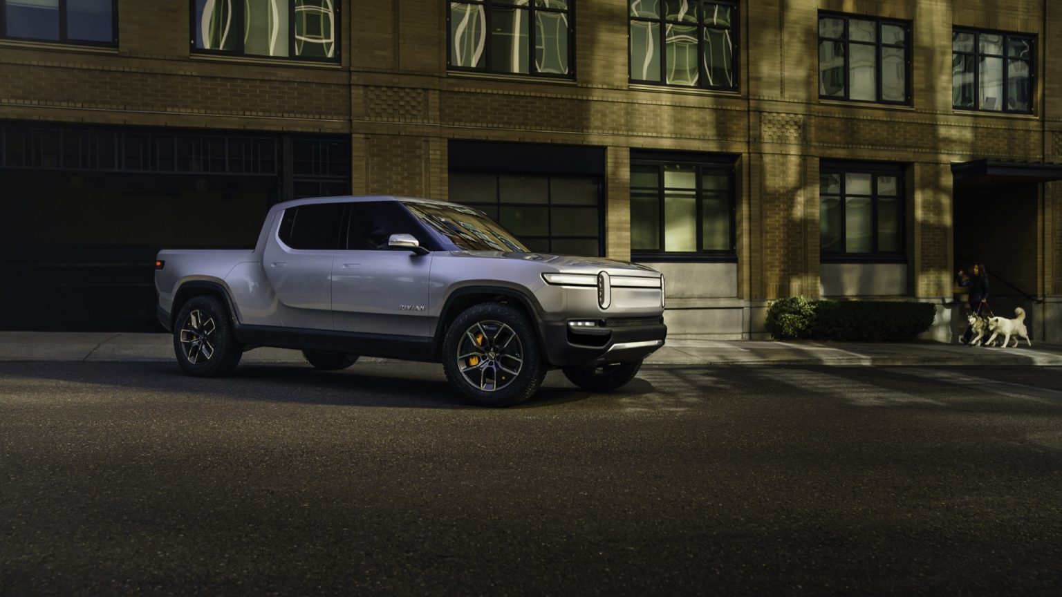 Rivian debuts new US-made electric truck and SUV with 400-mile range ...
