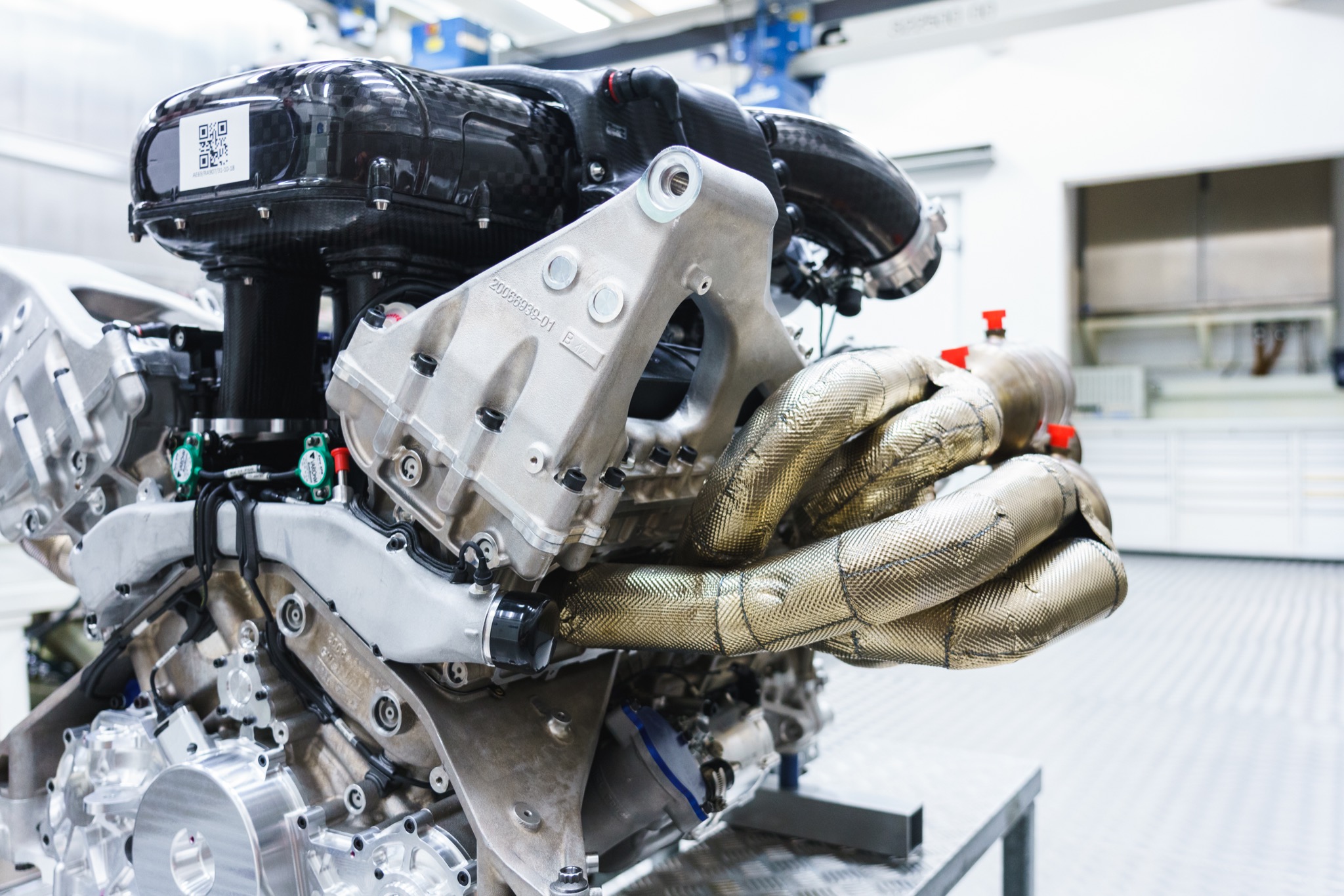 12 cylinders, 11,000rpm: Aston Martin’s new engine is a monster - Ars ...