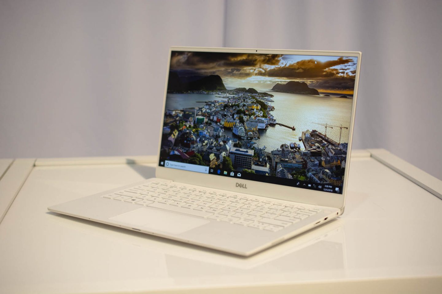 Dell finally nixes the up-nose webcam in the new Dell XPS 13 - Ars Technica