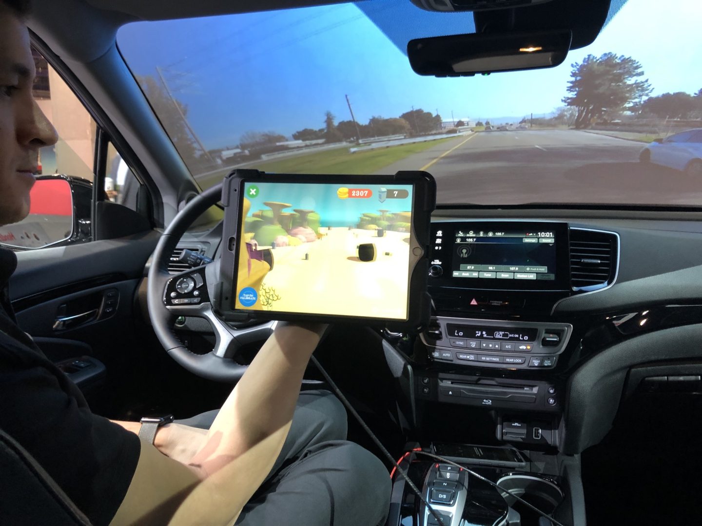 VR headsets, augmented windshields, and multiscreen infotainment at CES ...