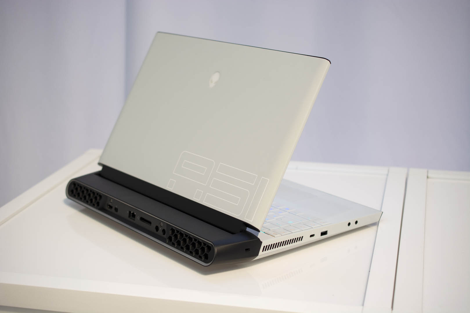 Alienware’s new Area-51m brings a new design, RTX GPUs, and 9th-gen ...