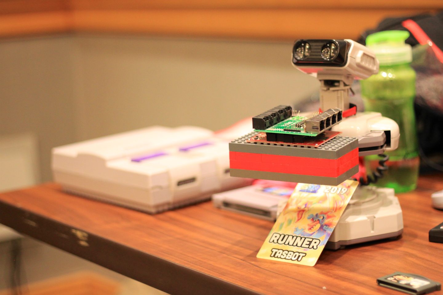 Meet MASHBot, the touchscreen-tapping, Nintendo DS-playing robot - Ars ...