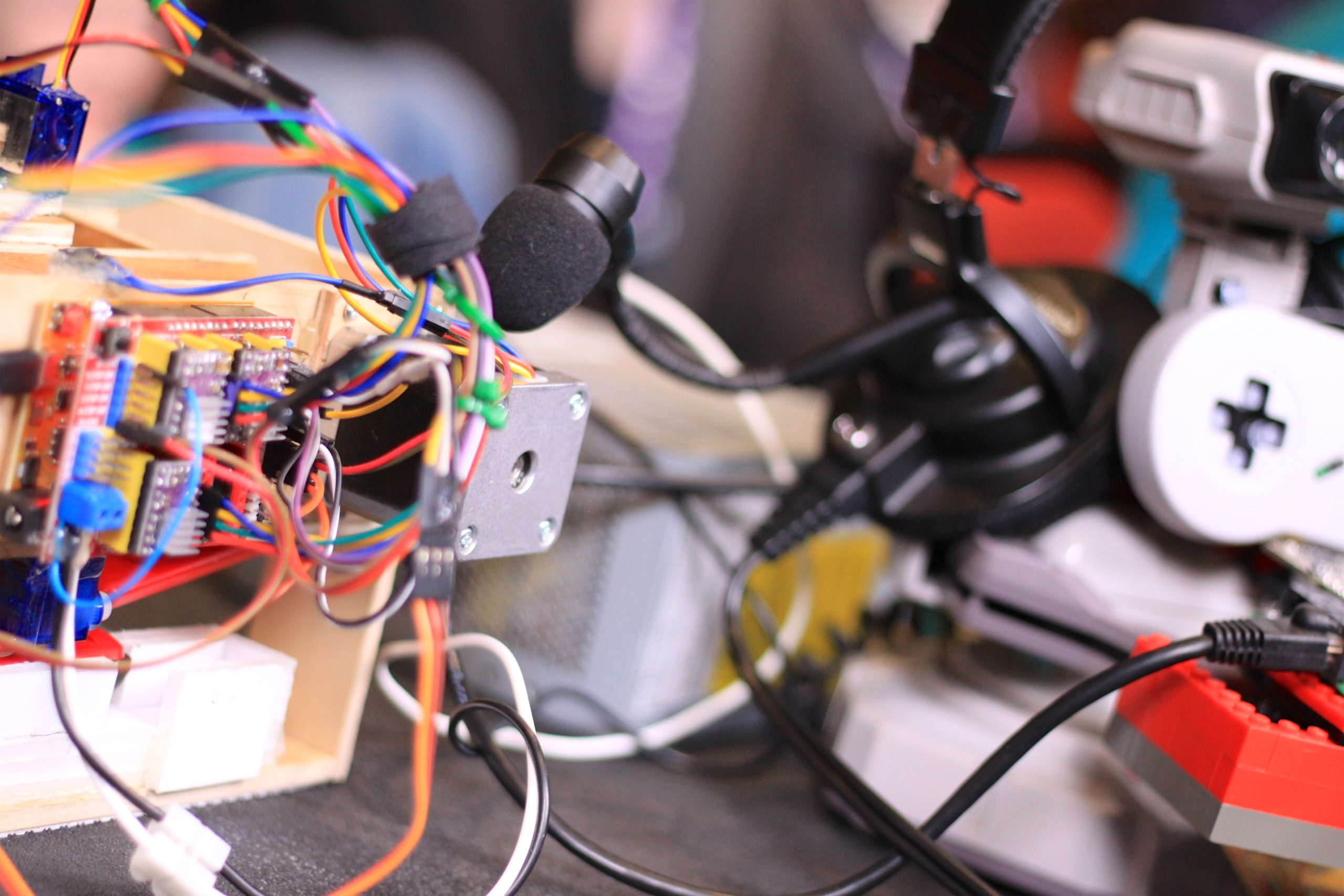 Meet MASHBot, the touchscreen-tapping, Nintendo DS-playing robot - Ars ...