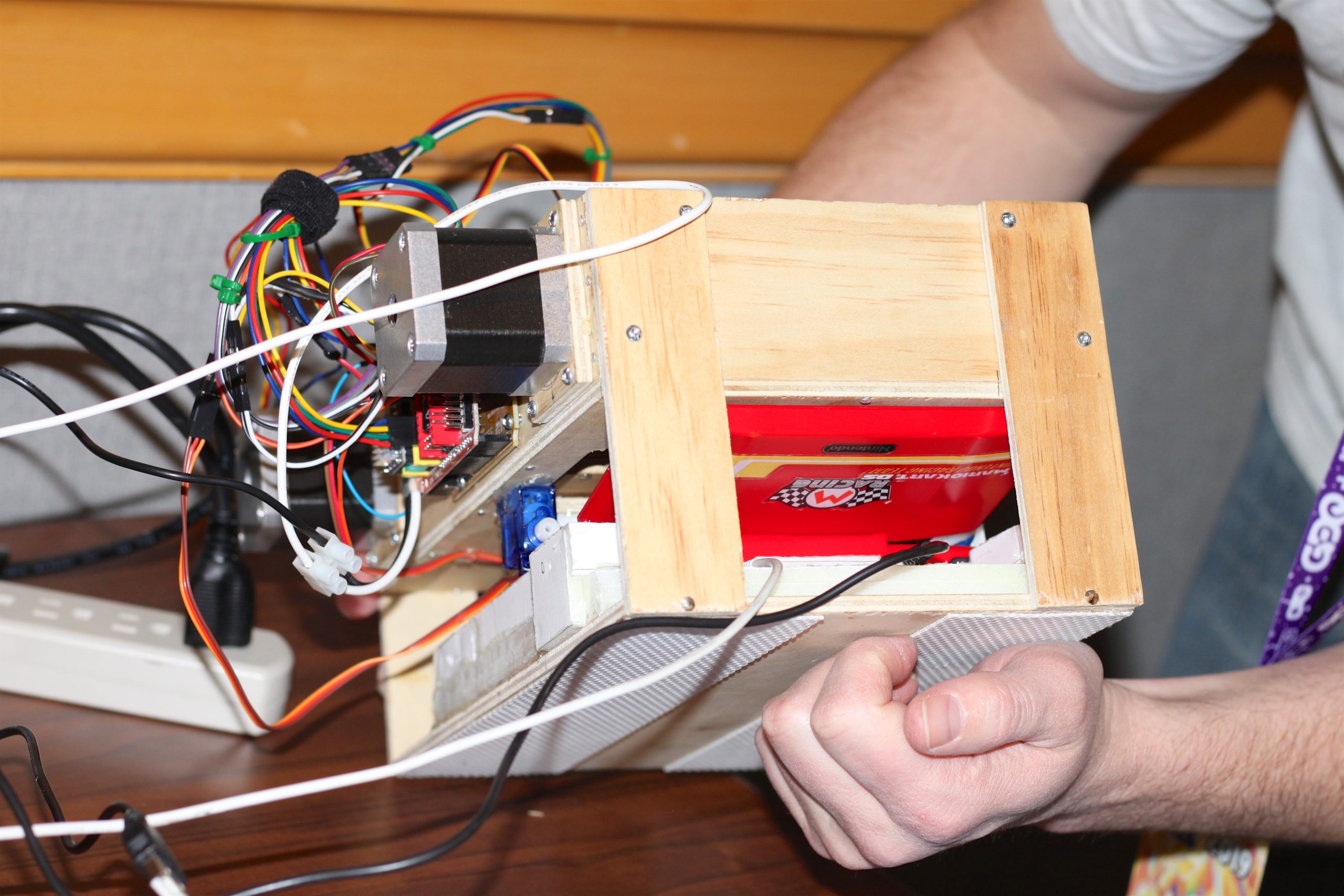 Meet MASHBot, the touchscreen-tapping, Nintendo DS-playing robot - Ars ...