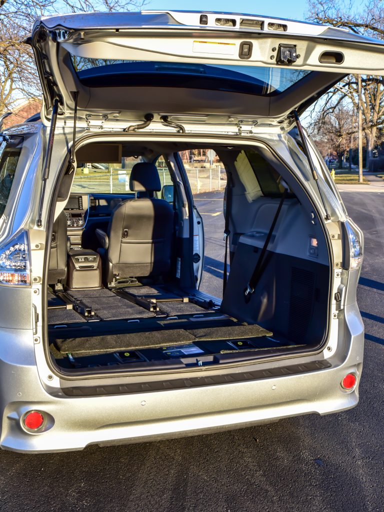 Review: Toyota Sienna minivan mixes the solid with the subpar - Ars ...