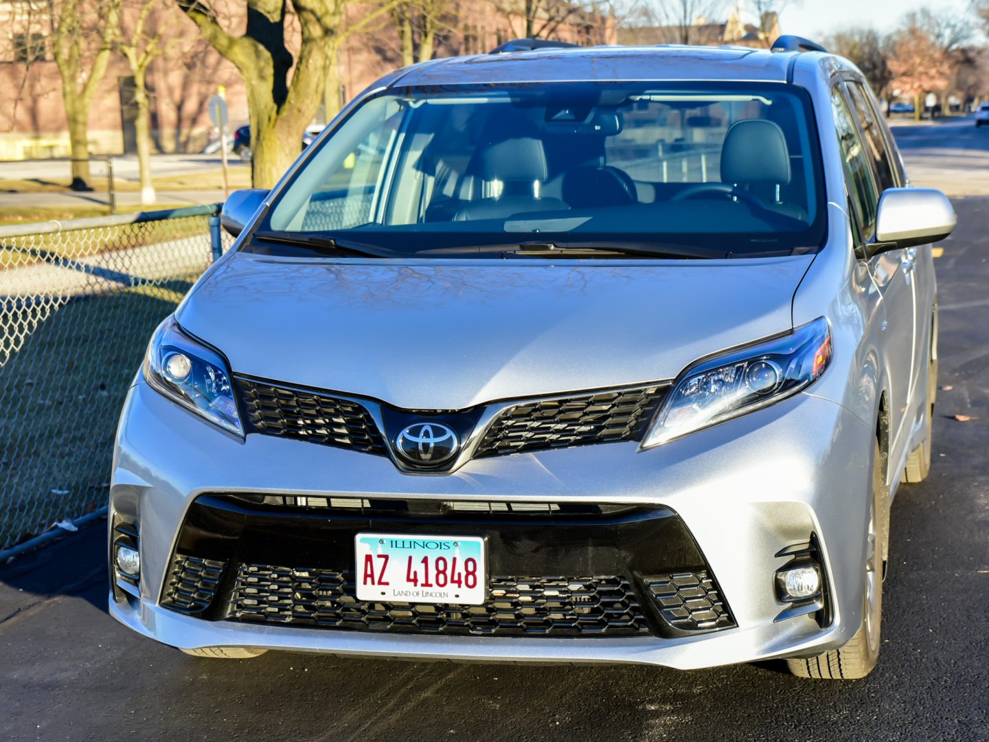 Review: Toyota Sienna minivan mixes the solid with the subpar - Ars ...