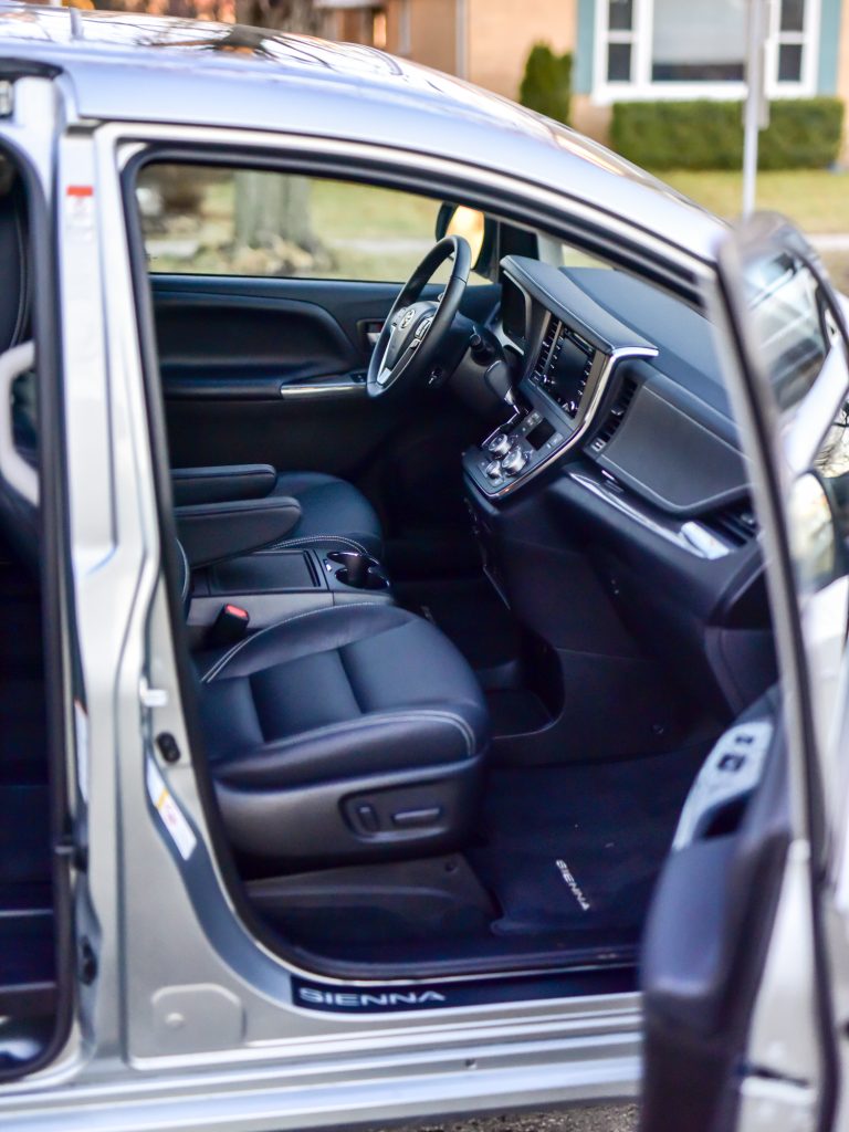 Review: Toyota Sienna minivan mixes the solid with the subpar - Ars ...