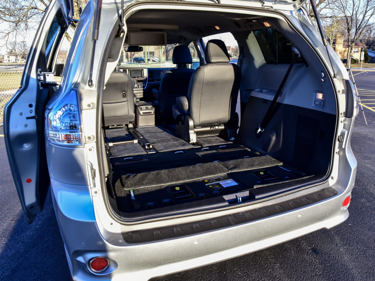 Review: Toyota Sienna minivan mixes the solid with the subpar - Ars ...