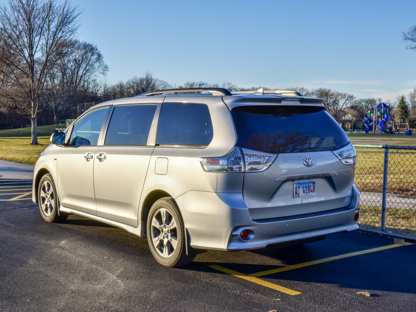 Review: Toyota Sienna minivan mixes the solid with the subpar - Ars ...