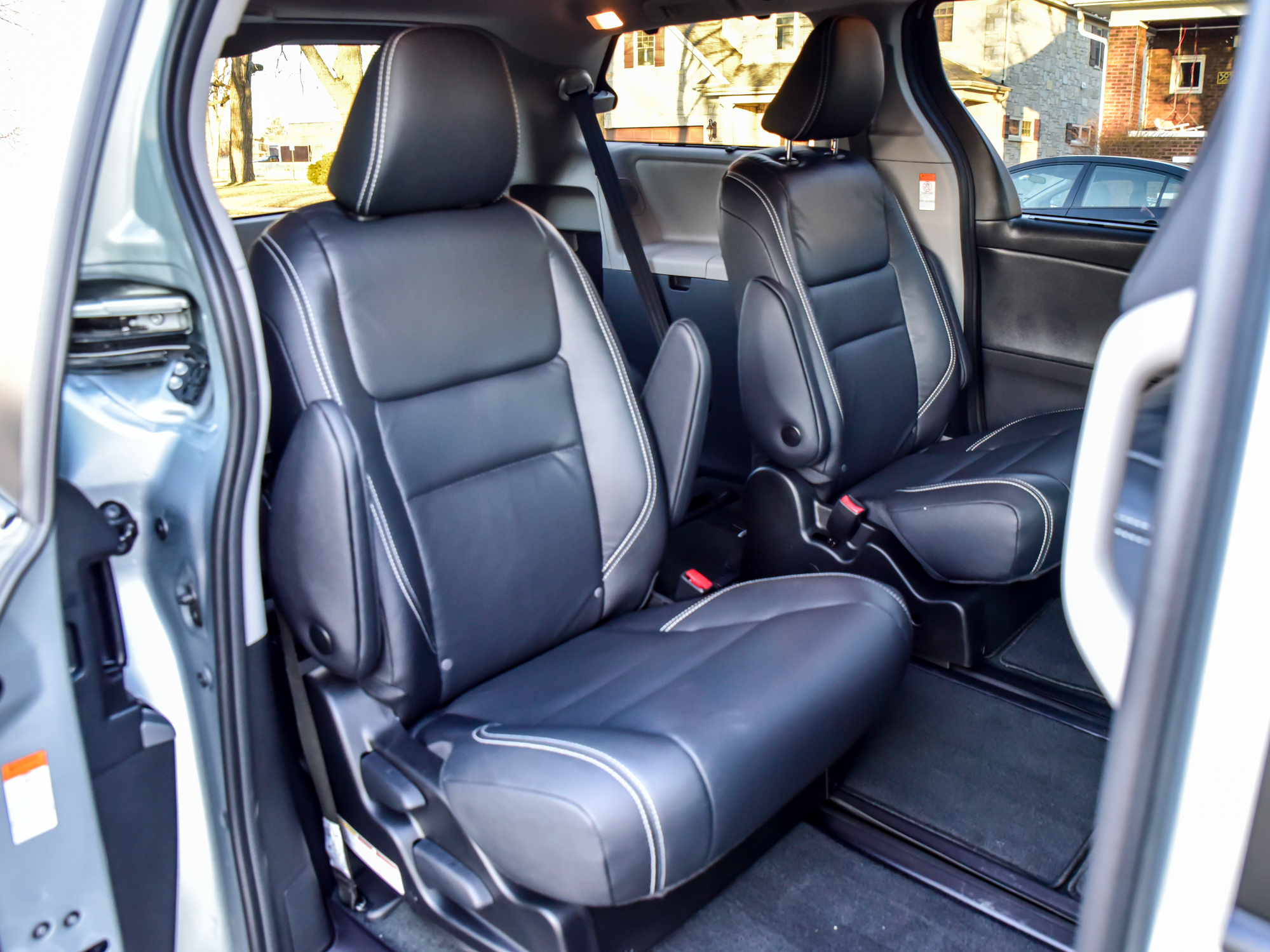 Review: Toyota Sienna minivan mixes the solid with the subpar - Ars ...