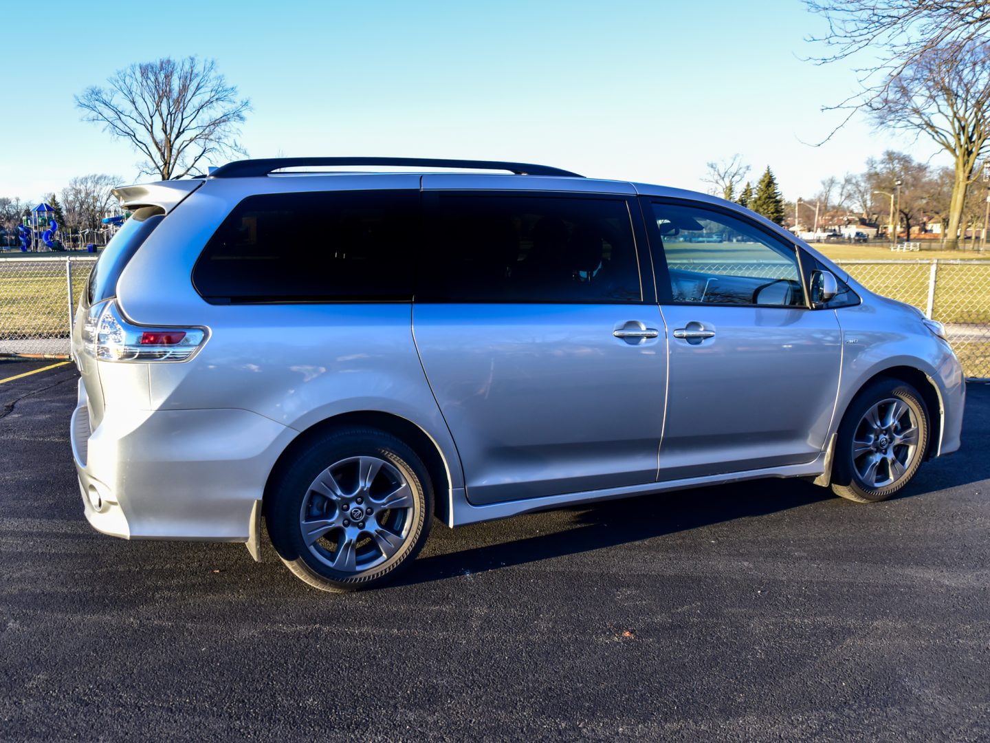 Review: Toyota Sienna minivan mixes the solid with the subpar - Ars ...