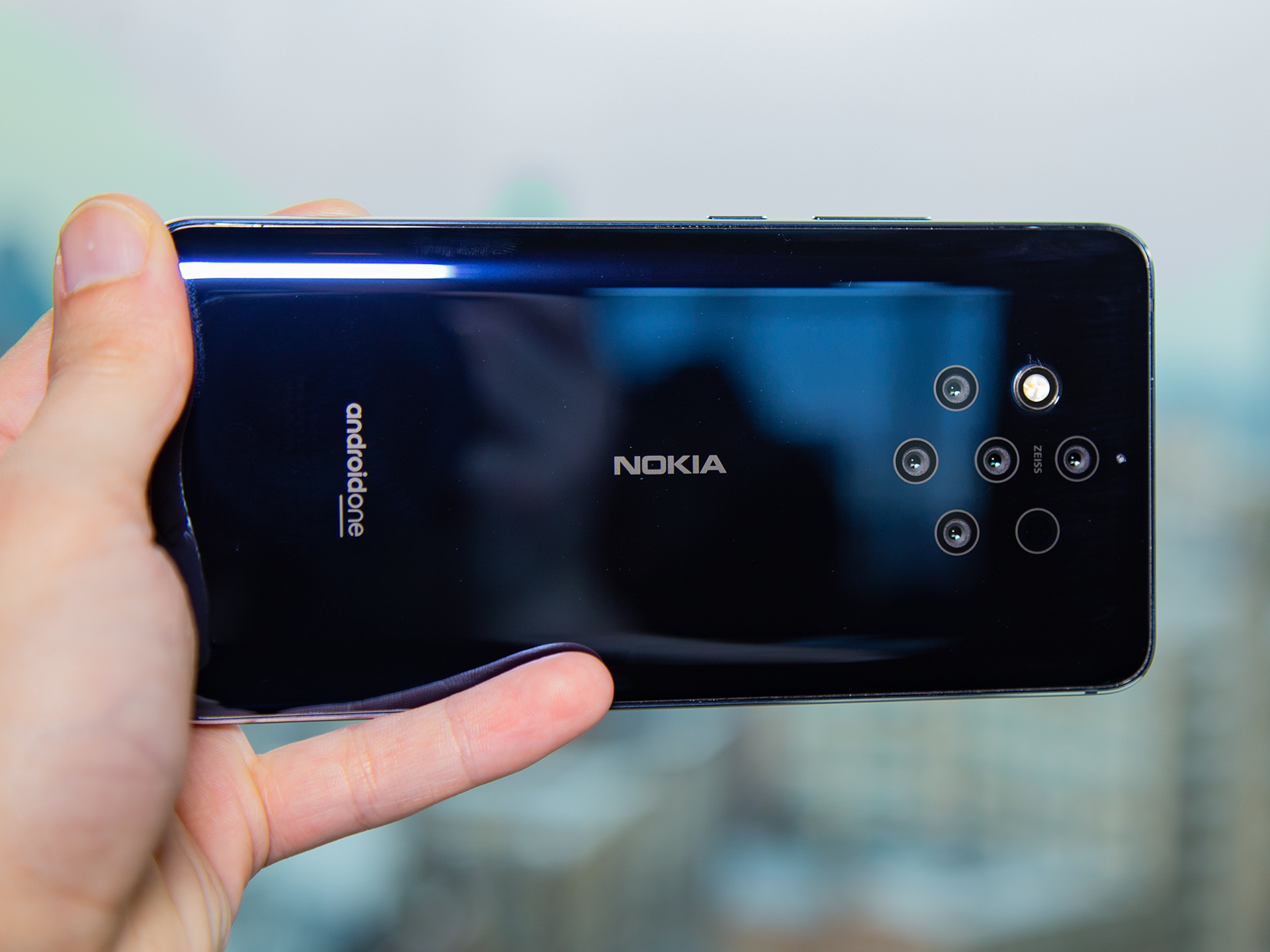 Meet the Nokia 9: Five cameras bring a different approach to phone ...