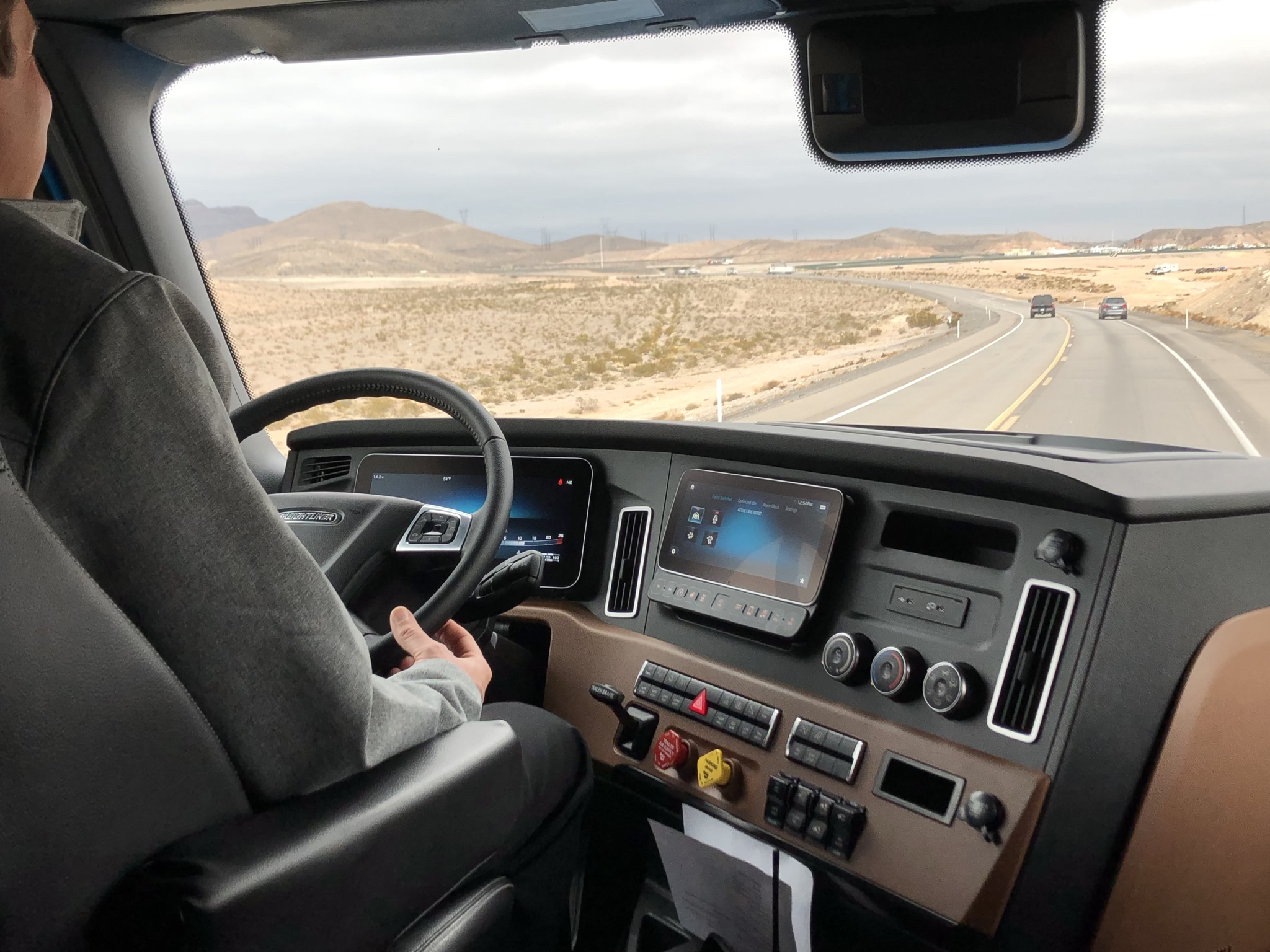 Advanced driver assists come to the world of big-rig class 8 trucks ...