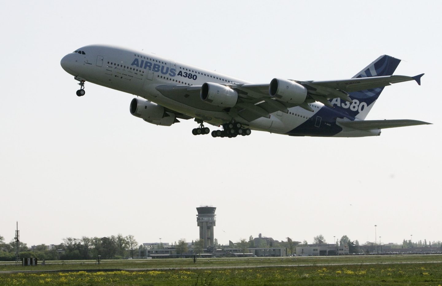 Private cabins, flying bars, and hundreds of seats—farewell, Airbus ...