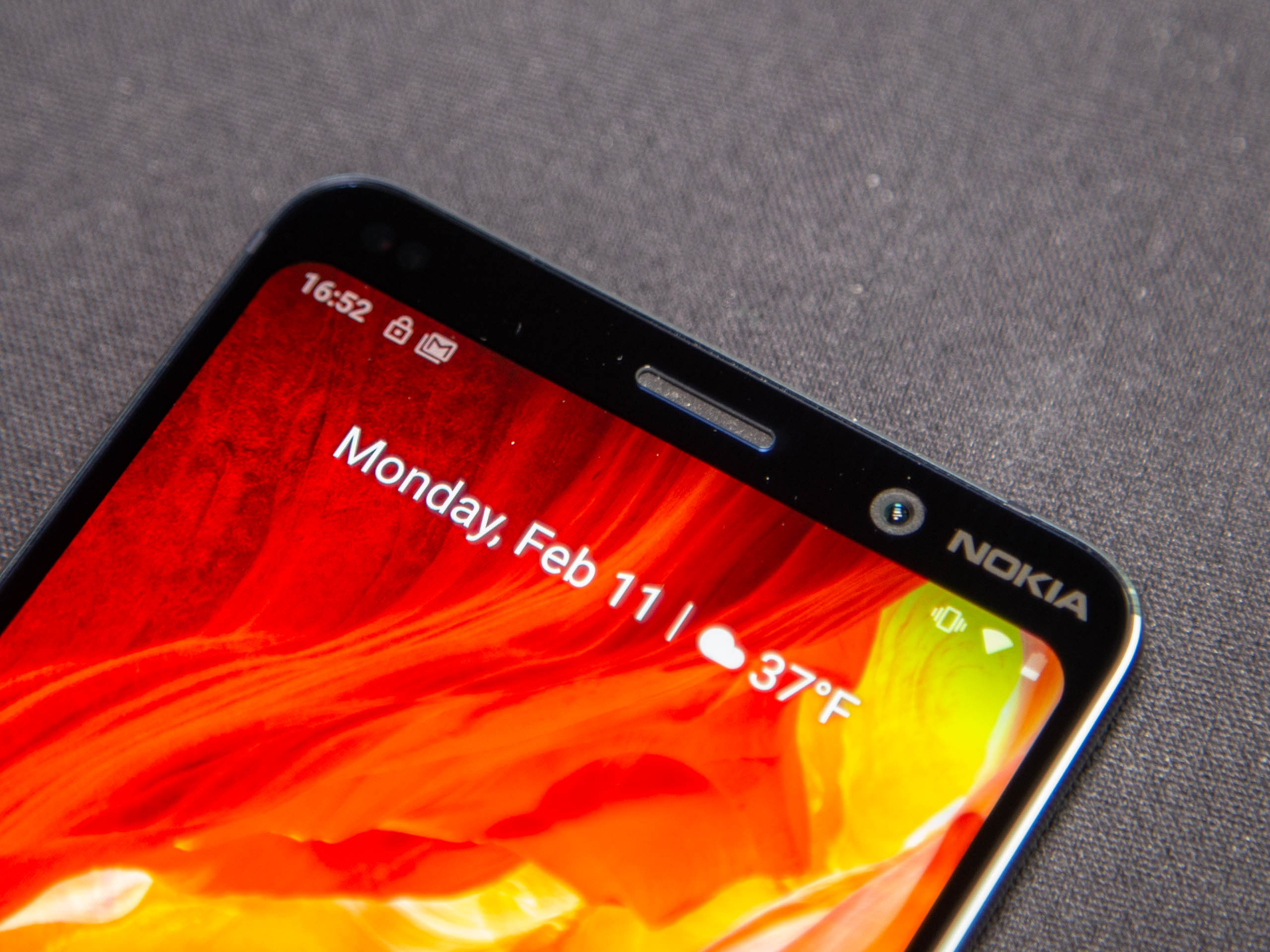 Meet the Nokia 9: Five cameras bring a different approach to phone ...