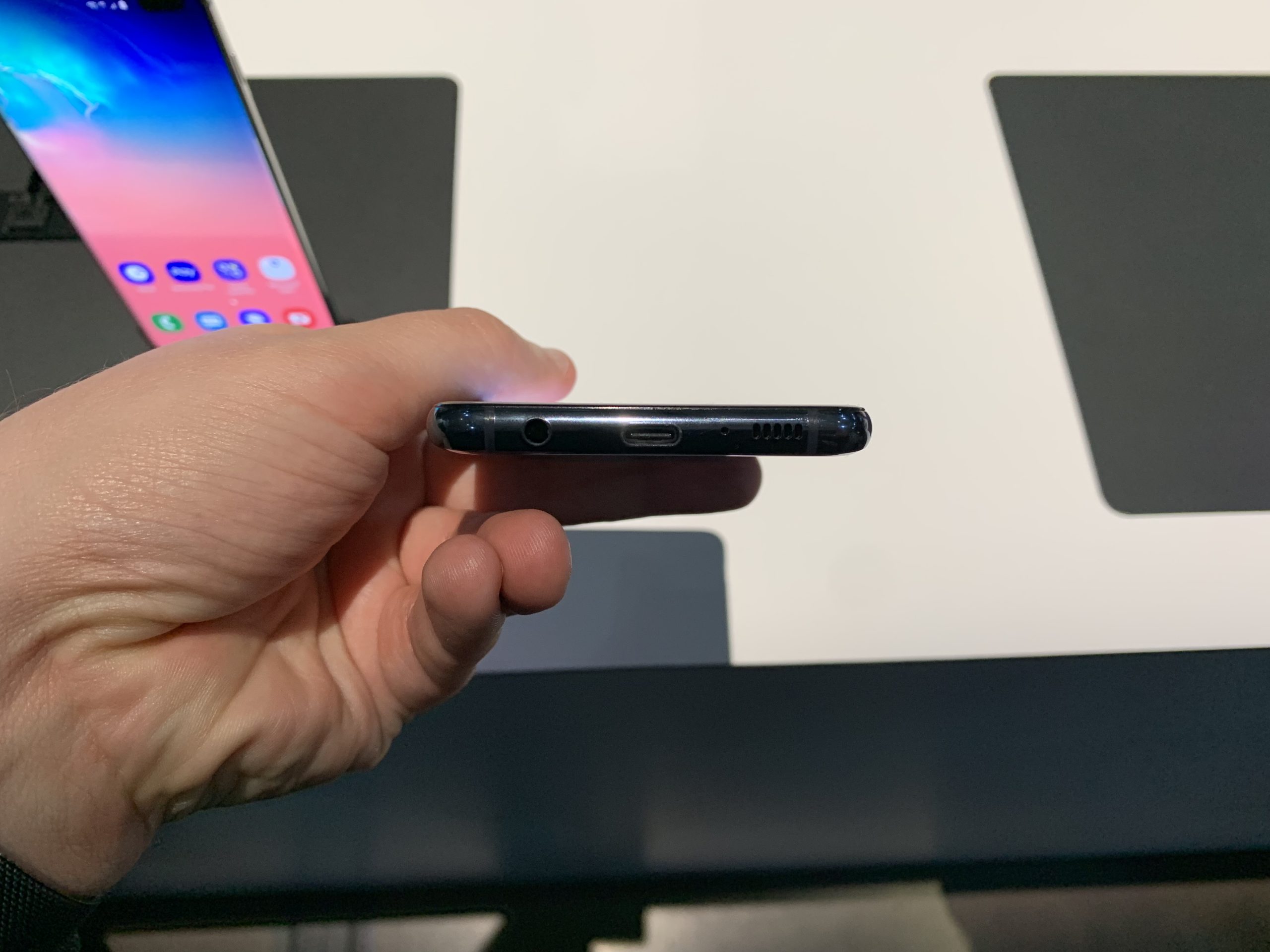 Samsung Galaxy S10, S10+, and S10e hands-on: Samsung is slowly getting ...