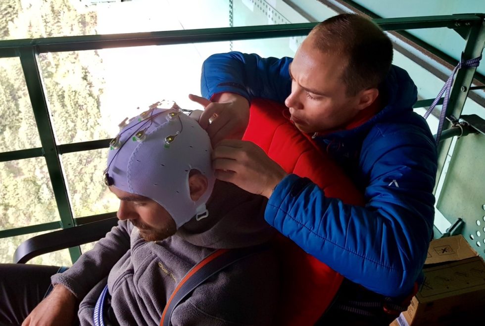 This is your brain on bungee jumping: Cliff divers take the leap for ...