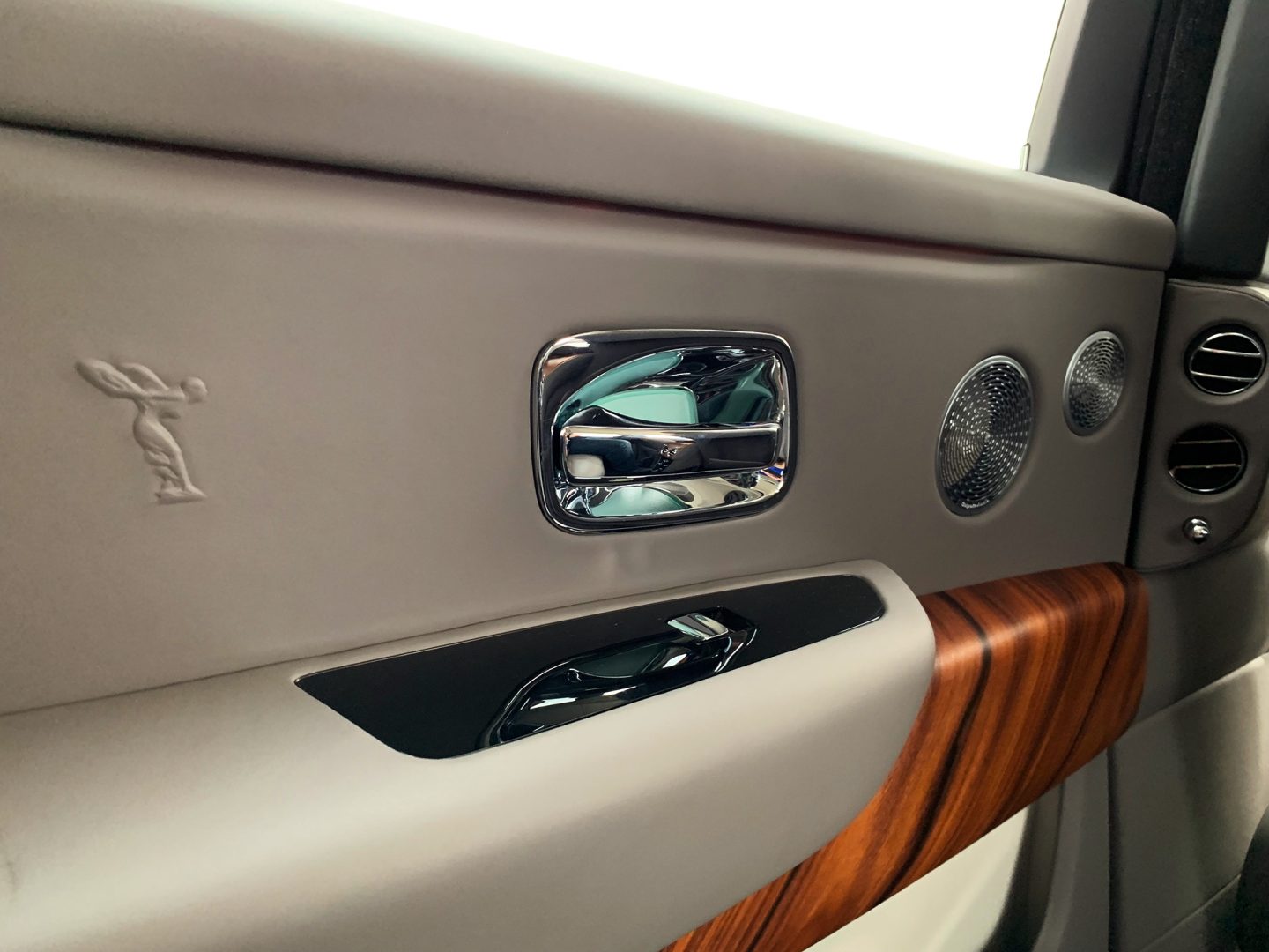 The poshest SUV of them all: Rolls-Royce Cullinan first drive - Ars ... The poshest SUV of them all: Rolls-Royce Cullinan first drive - Ars ...