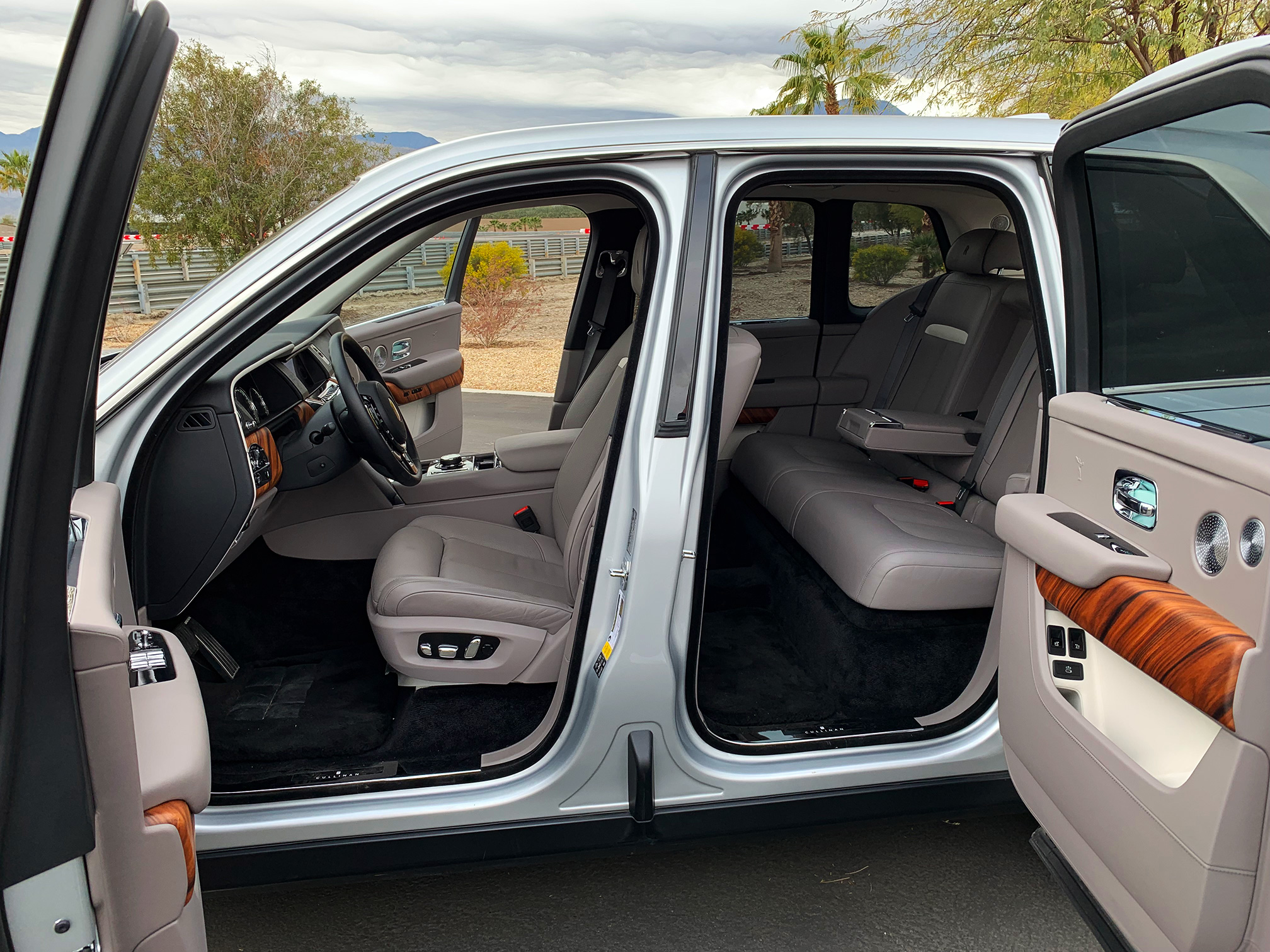 The poshest SUV of them all: Rolls-Royce Cullinan first drive - Ars ... The poshest SUV of them all: Rolls-Royce Cullinan first drive - Ars ...