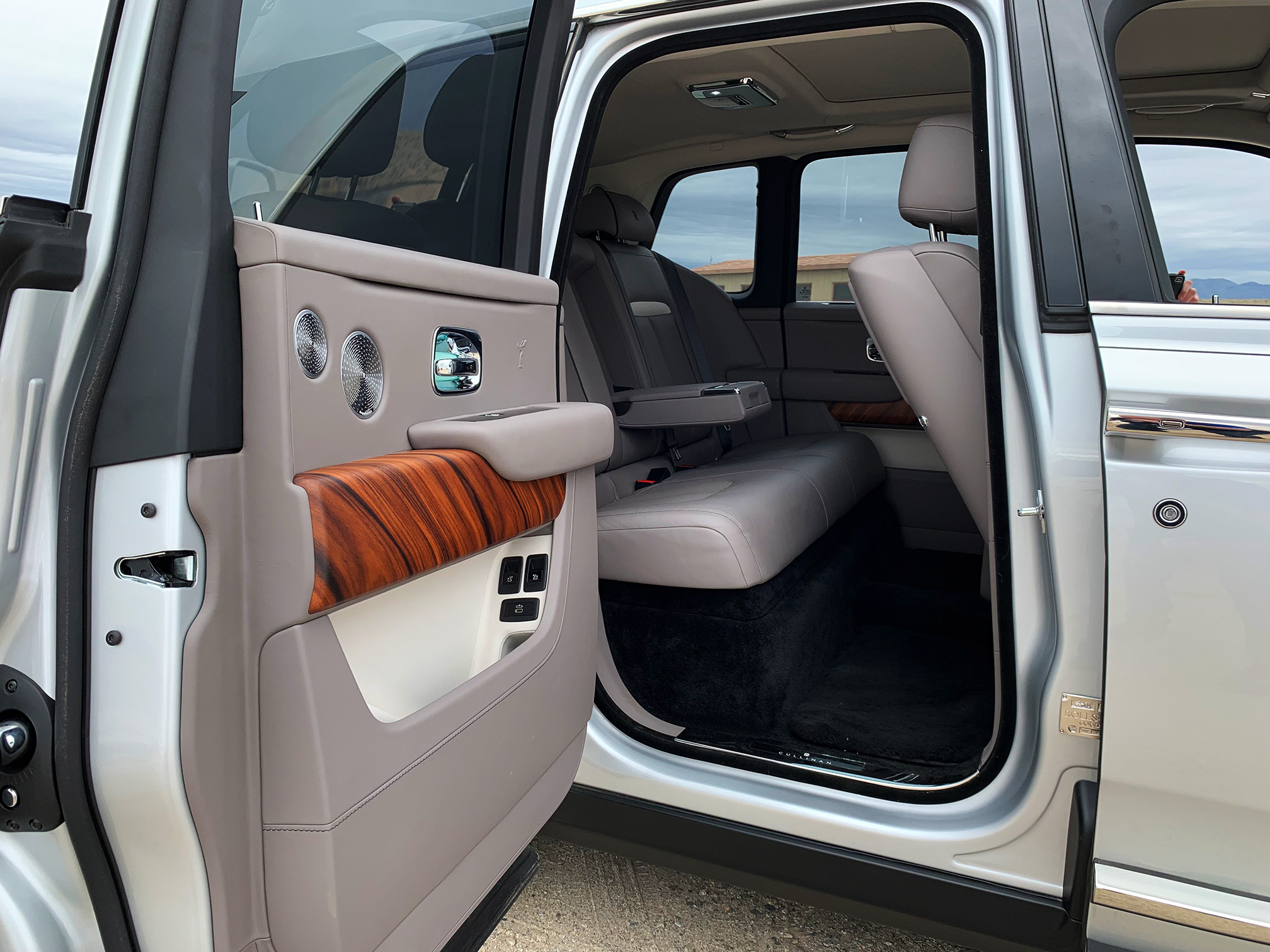 The poshest SUV of them all: Rolls-Royce Cullinan first drive - Ars ... The poshest SUV of them all: Rolls-Royce Cullinan first drive - Ars ...