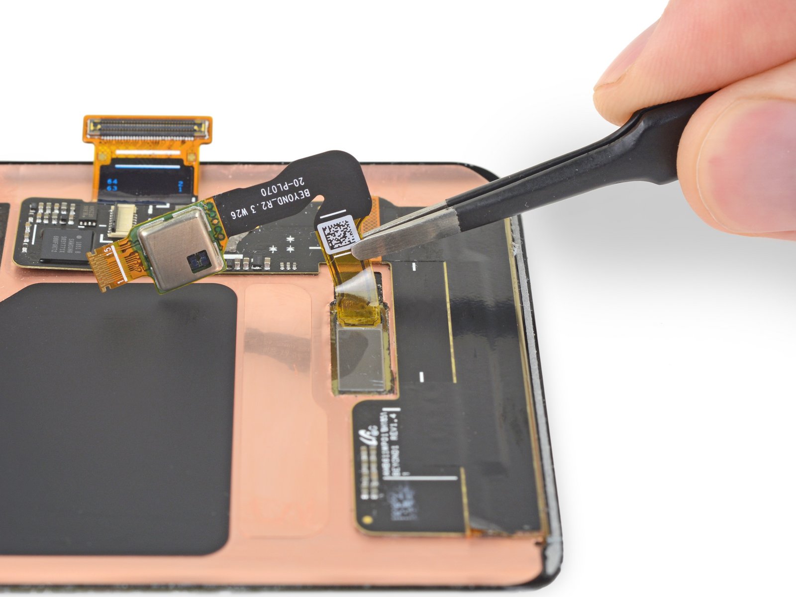 iFixit opens up the Galaxy S10, revealing tiny in-display fingerprint ...