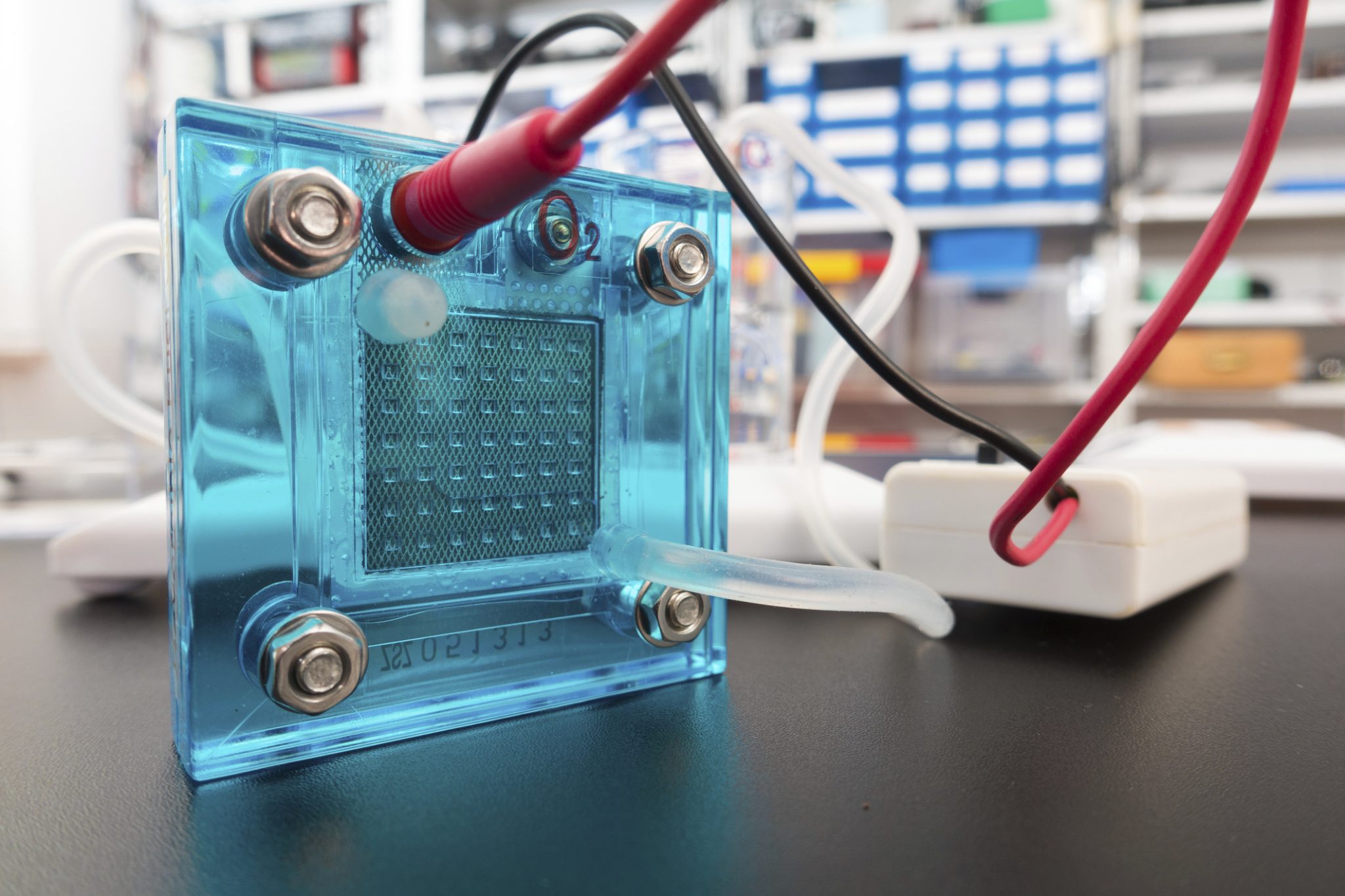New fuel cell material can run efficiently in reverse, storing energy ...