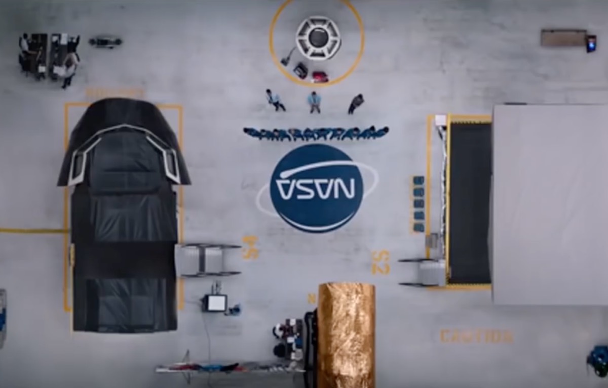 An astronaut with PTSD loses her cool in first trailer for Lucy in the ...