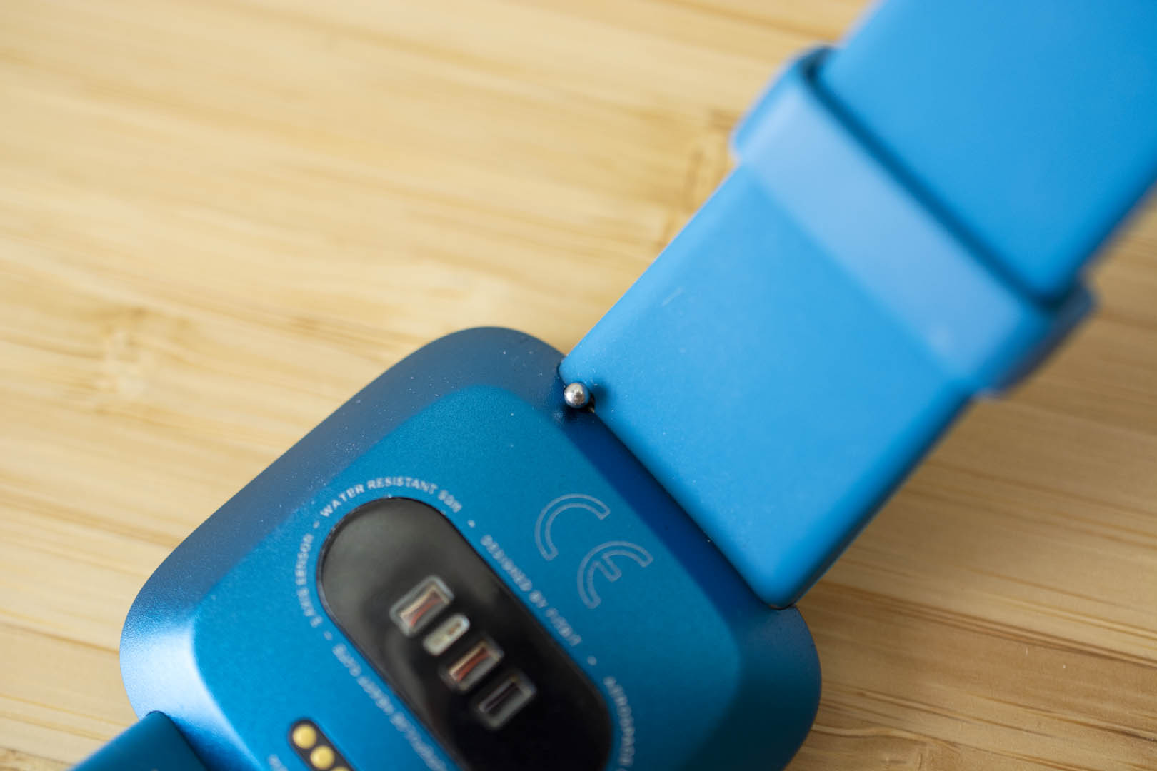 Mini-review: Fitbit’s Versa Lite favors affordability over unnecessary ...