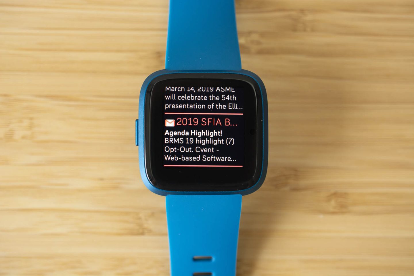 Mini-review: Fitbit’s Versa Lite favors affordability over unnecessary ...