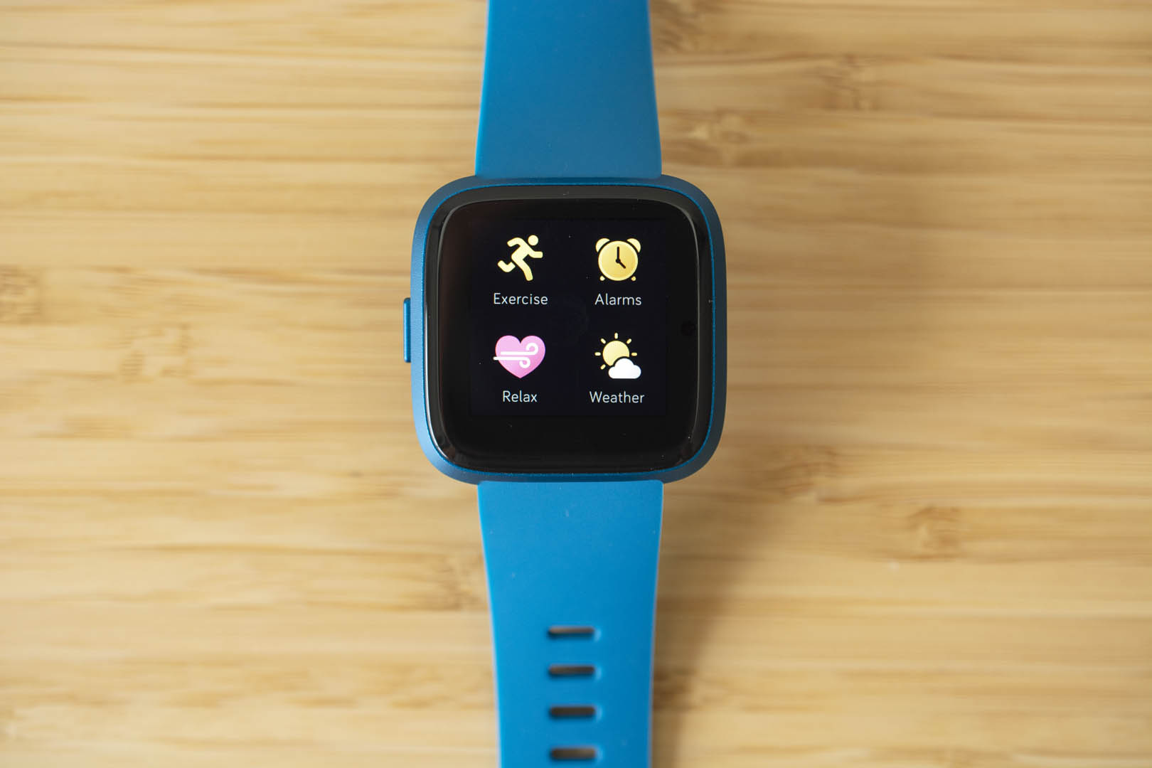 Mini-review: Fitbit’s Versa Lite favors affordability over unnecessary ...