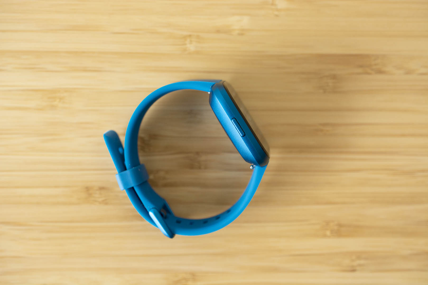 Mini-review: Fitbit’s Versa Lite favors affordability over unnecessary ...