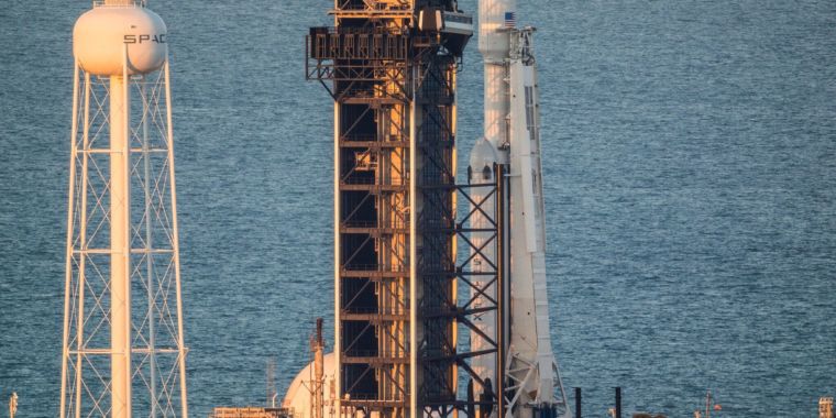 One Falcon Heavy rocket launched, three Falcon cores landed [Updated ...