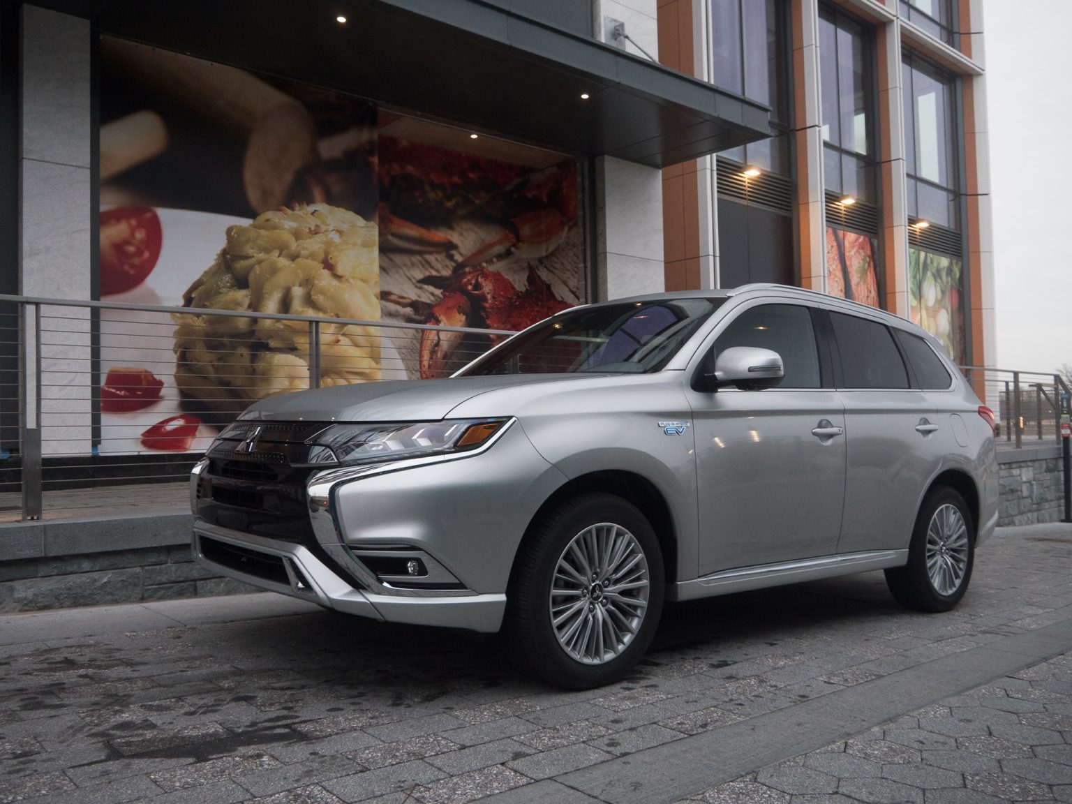 A spacious plugin SUV for under $36,000? The Mitsubishi Outlander PHEV ...