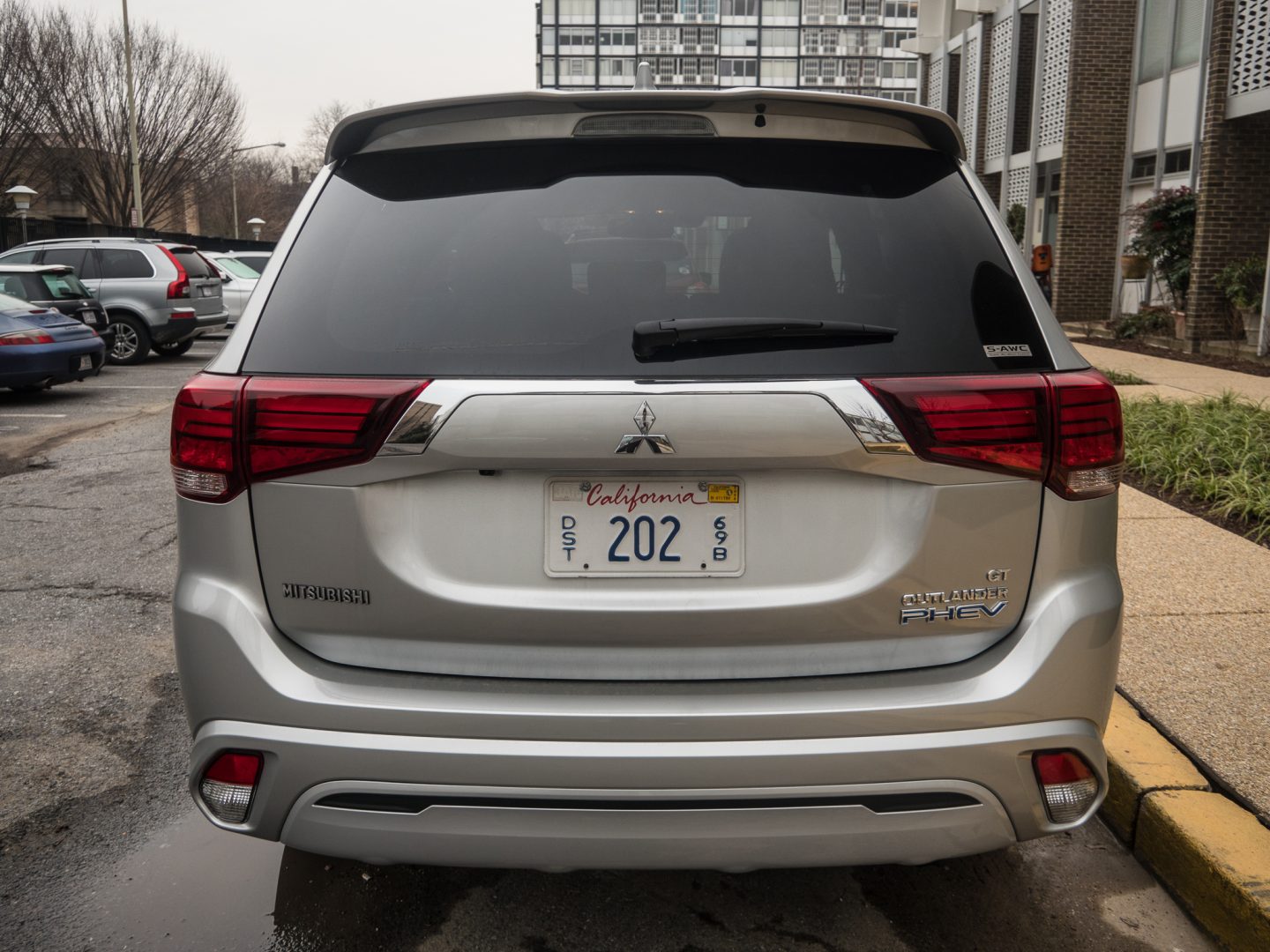 A spacious plugin SUV for under $36,000? The Mitsubishi Outlander PHEV ...