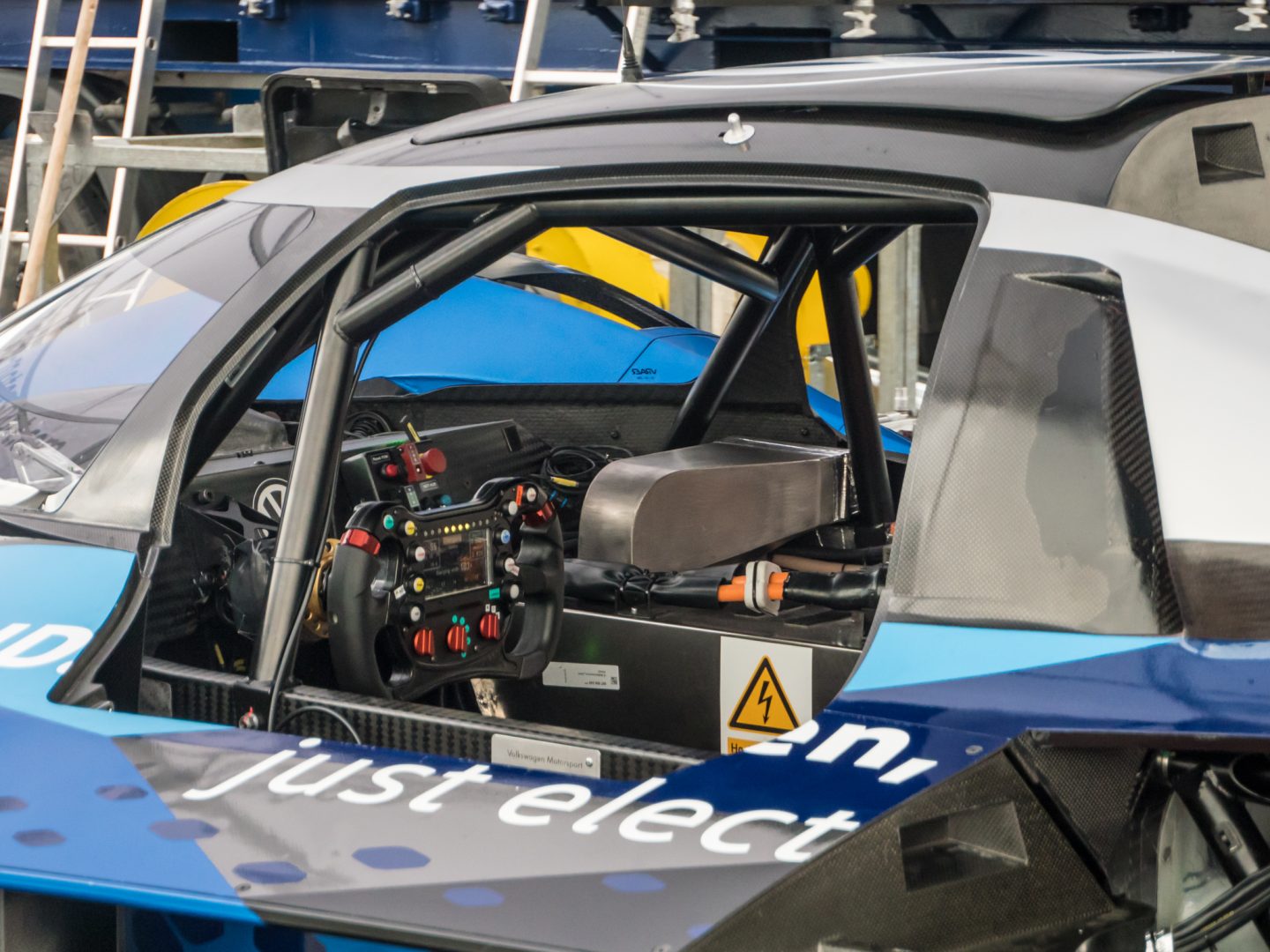 VW’s record-breaking electric car takes on world’s scariest racetrack ...