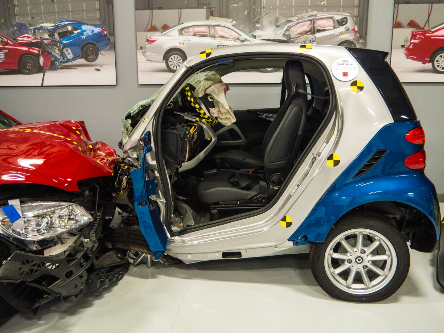 This institute crash-tests cars to make us all safer - Ars Technica