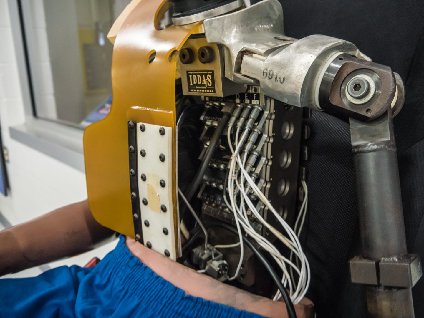 This institute crash-tests cars to make us all safer - Ars Technica