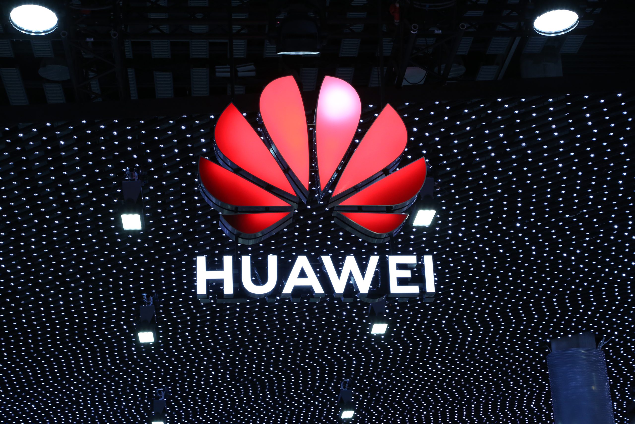 US says it can prove Huawei has backdoor access to mobile-phone ...