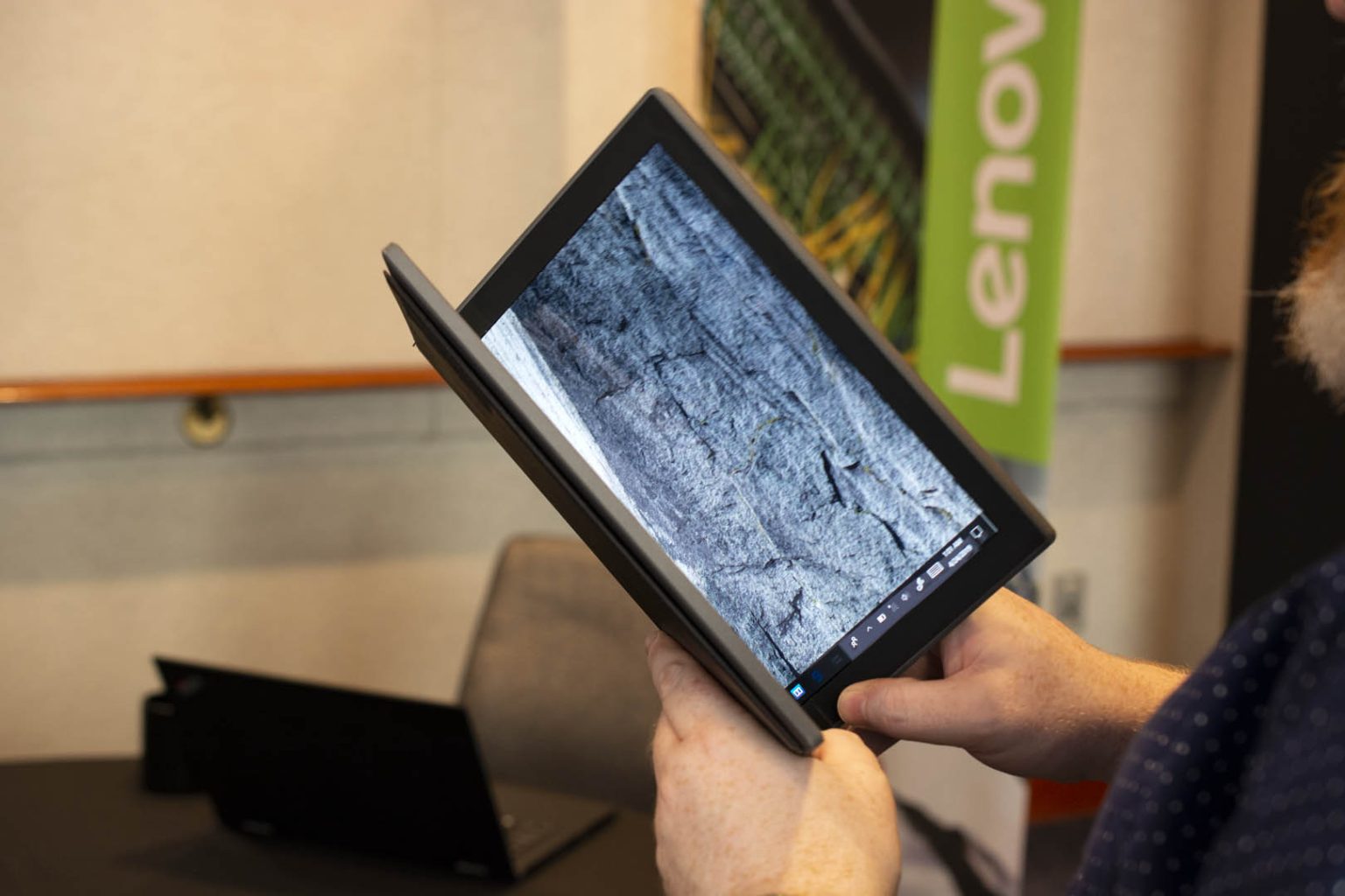 Lenovo shows off a folding-screen laptop, coming some time in 2020 ...