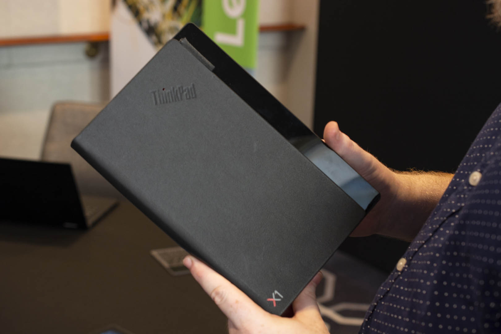Lenovo shows off a folding-screen laptop, coming some time in 2020 ...