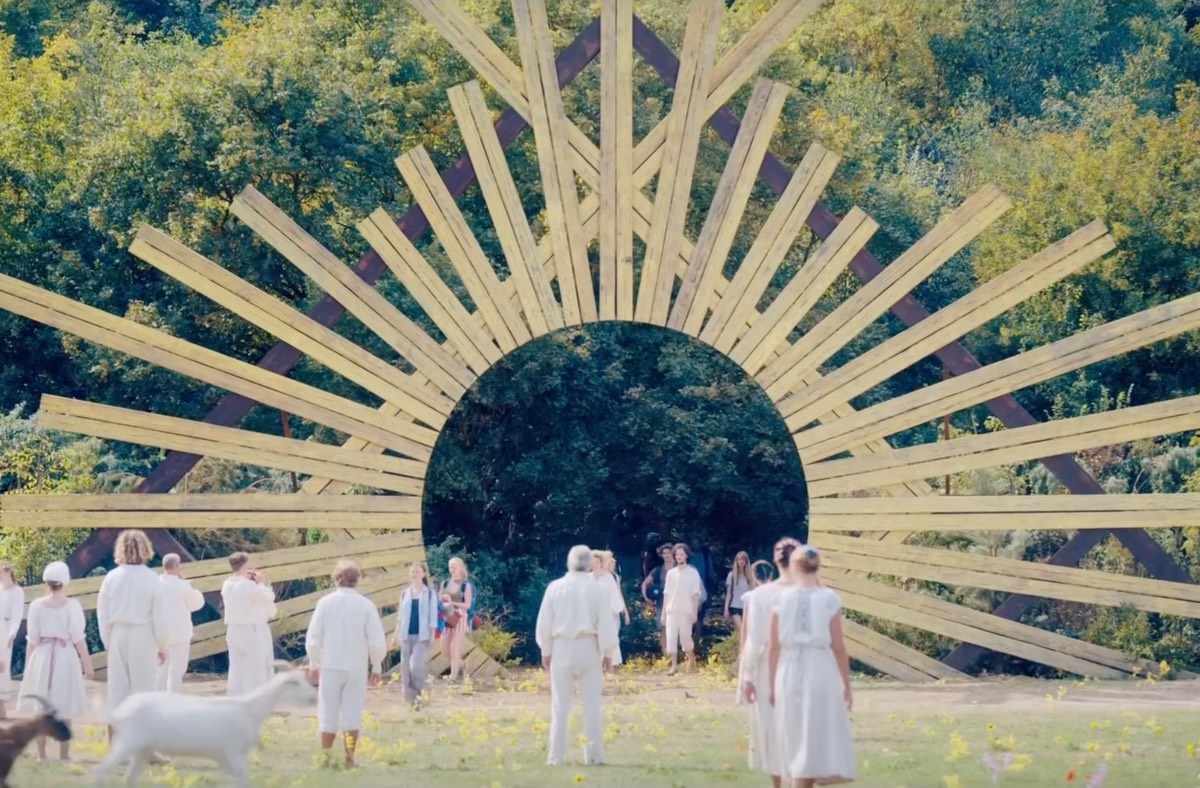 Spooky Midsommar trailer gives new horror rule: Don’t trust Swedish ...
