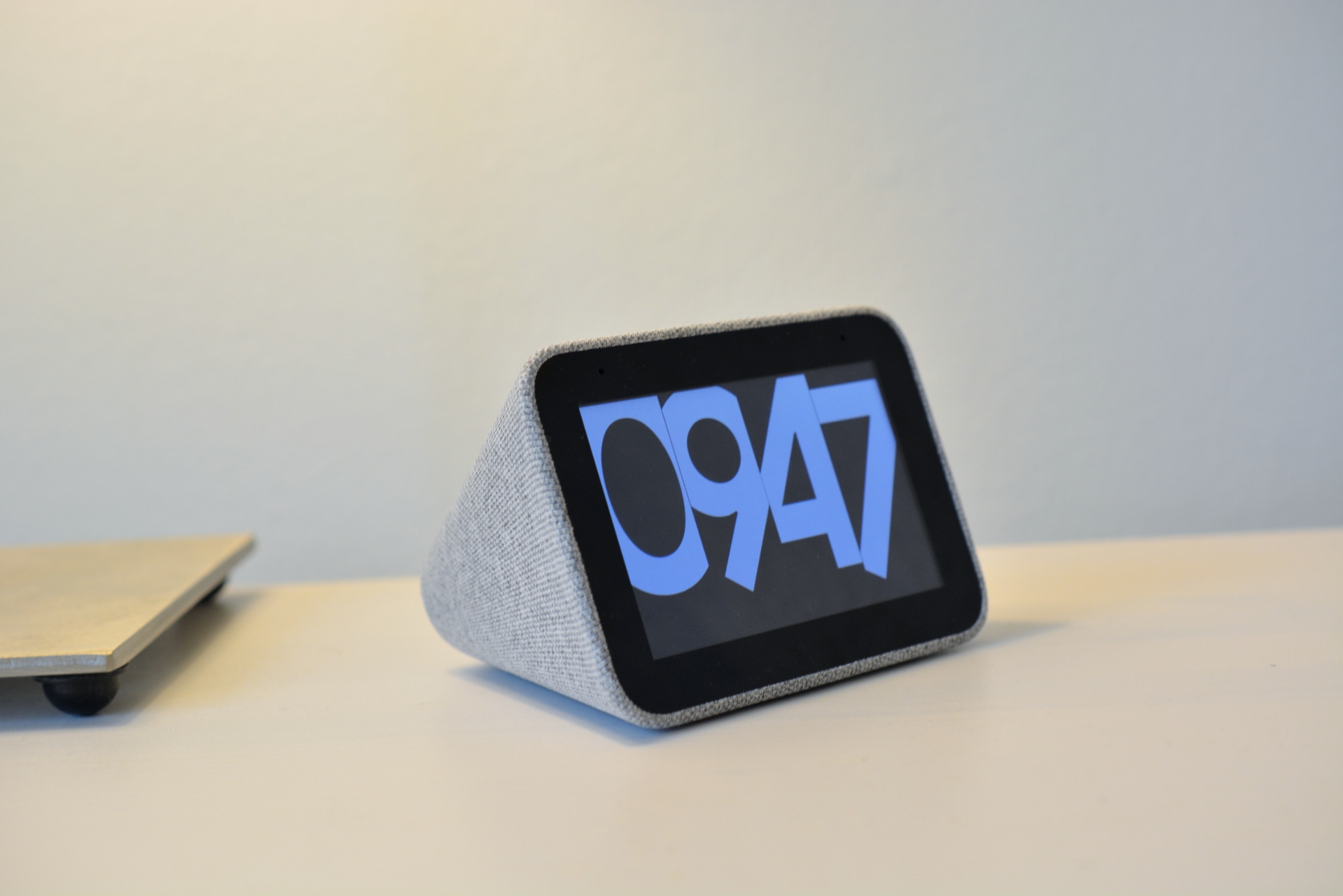 Lenovo Smart Clock review: A small smart display that doesn’t display ...