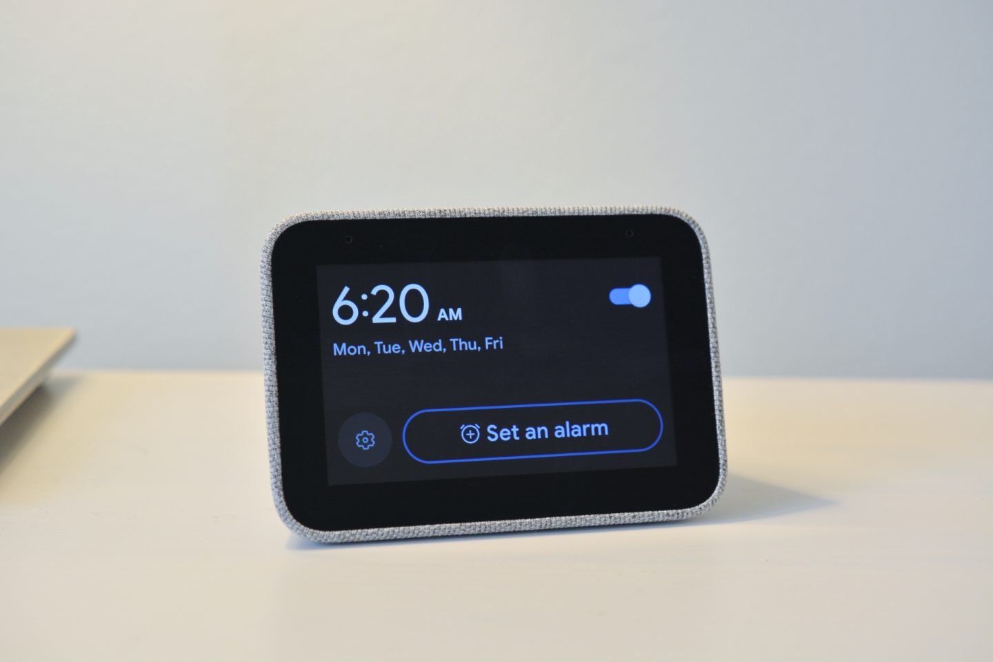 Lenovo Smart Clock review: A small smart display that doesn’t display ...