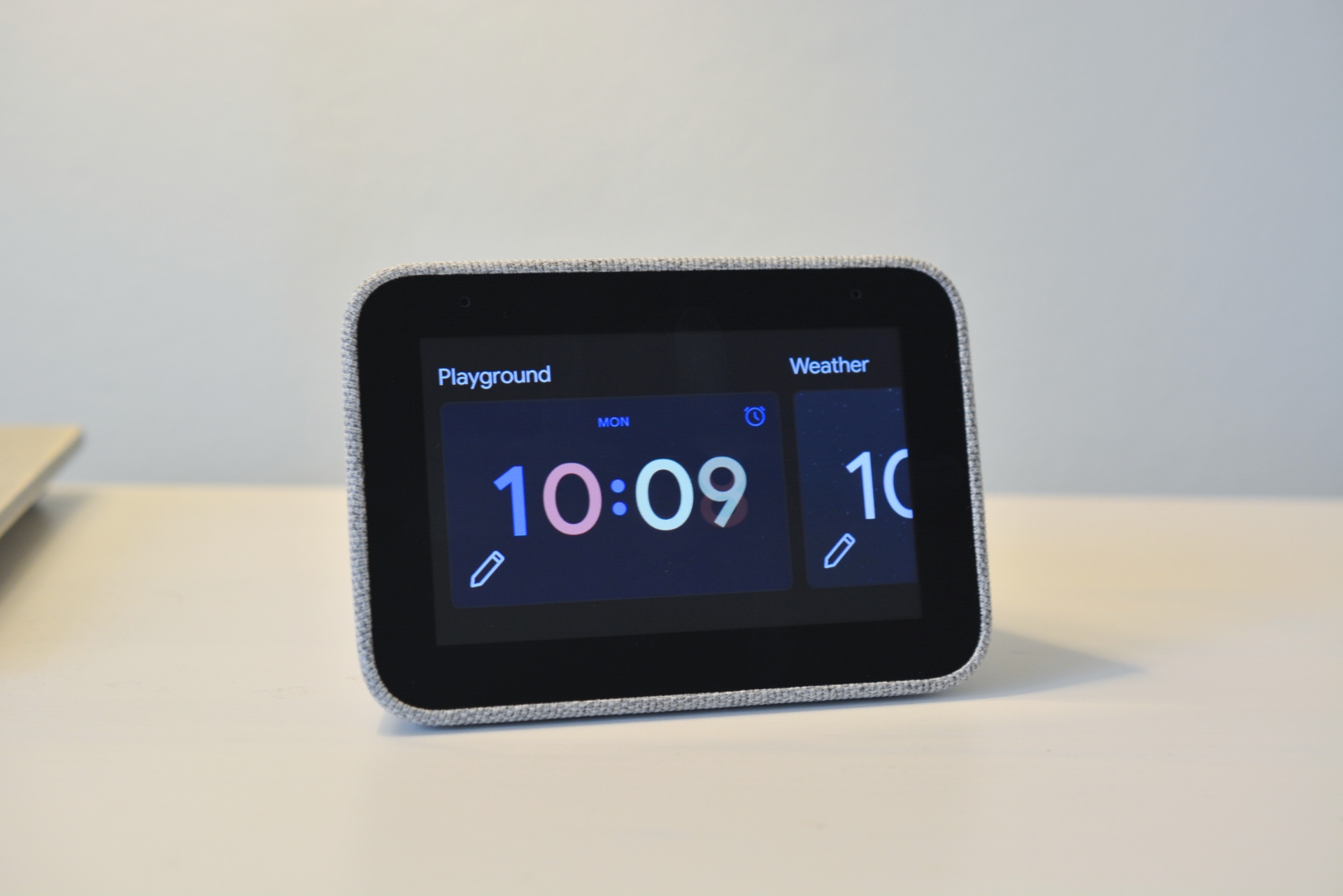 Lenovo Smart Clock review: A small smart display that doesn’t display ...