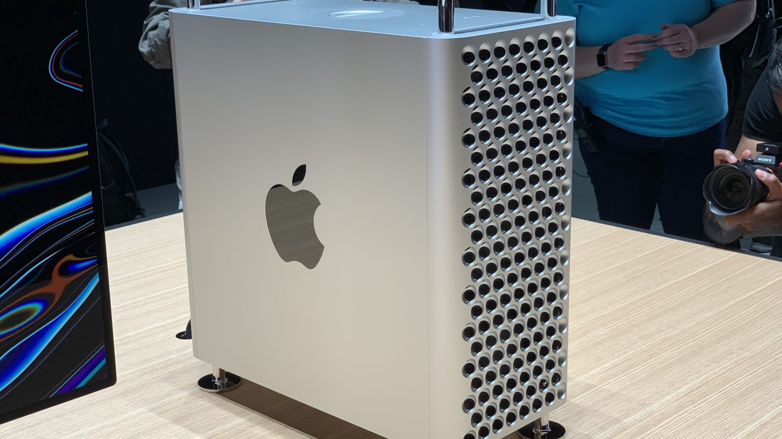 You can order the Mac Pro and Pro Display XDR starting tomorrow - Ars ...