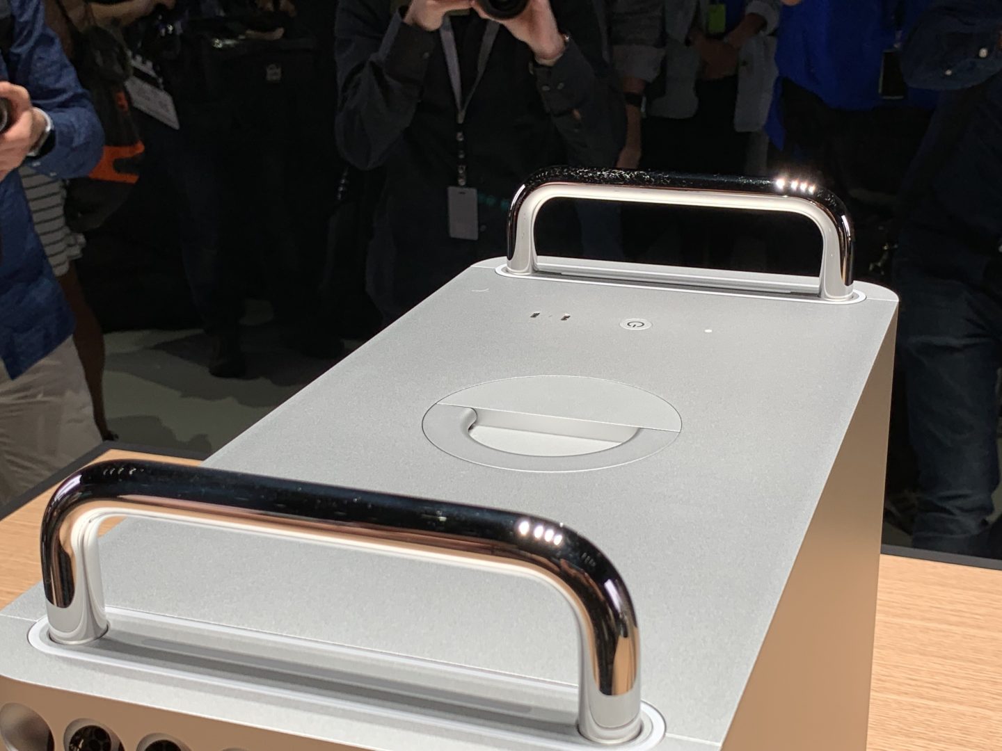 You can order the Mac Pro and Pro Display XDR starting tomorrow - Ars ...