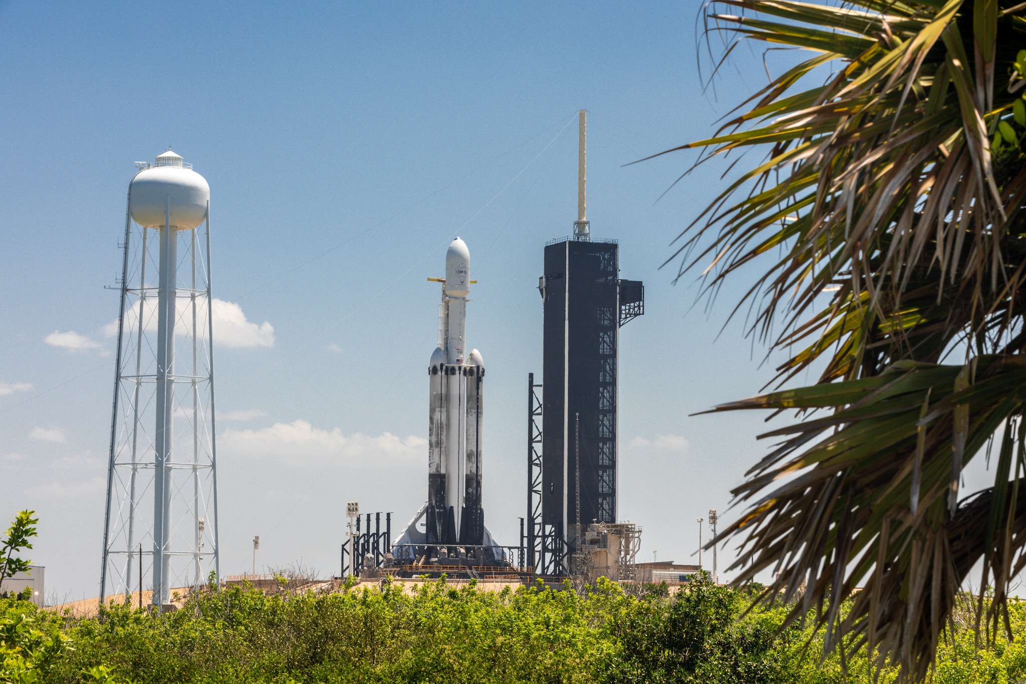 The Falcon Heavy rocket launched early Tuesday—two cores made it back ...